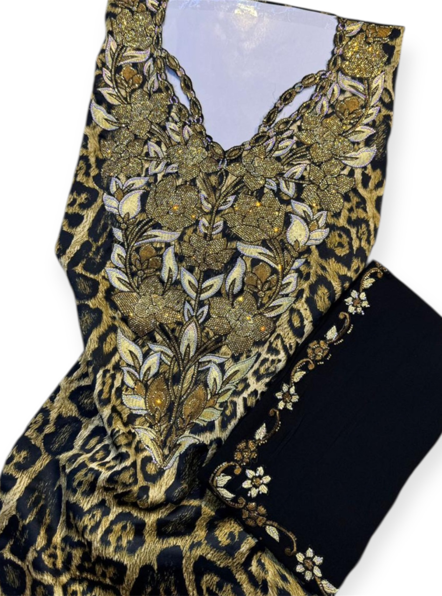 Mukhawar Emirati Mukhawar comes with matching shaila(head scarf ...