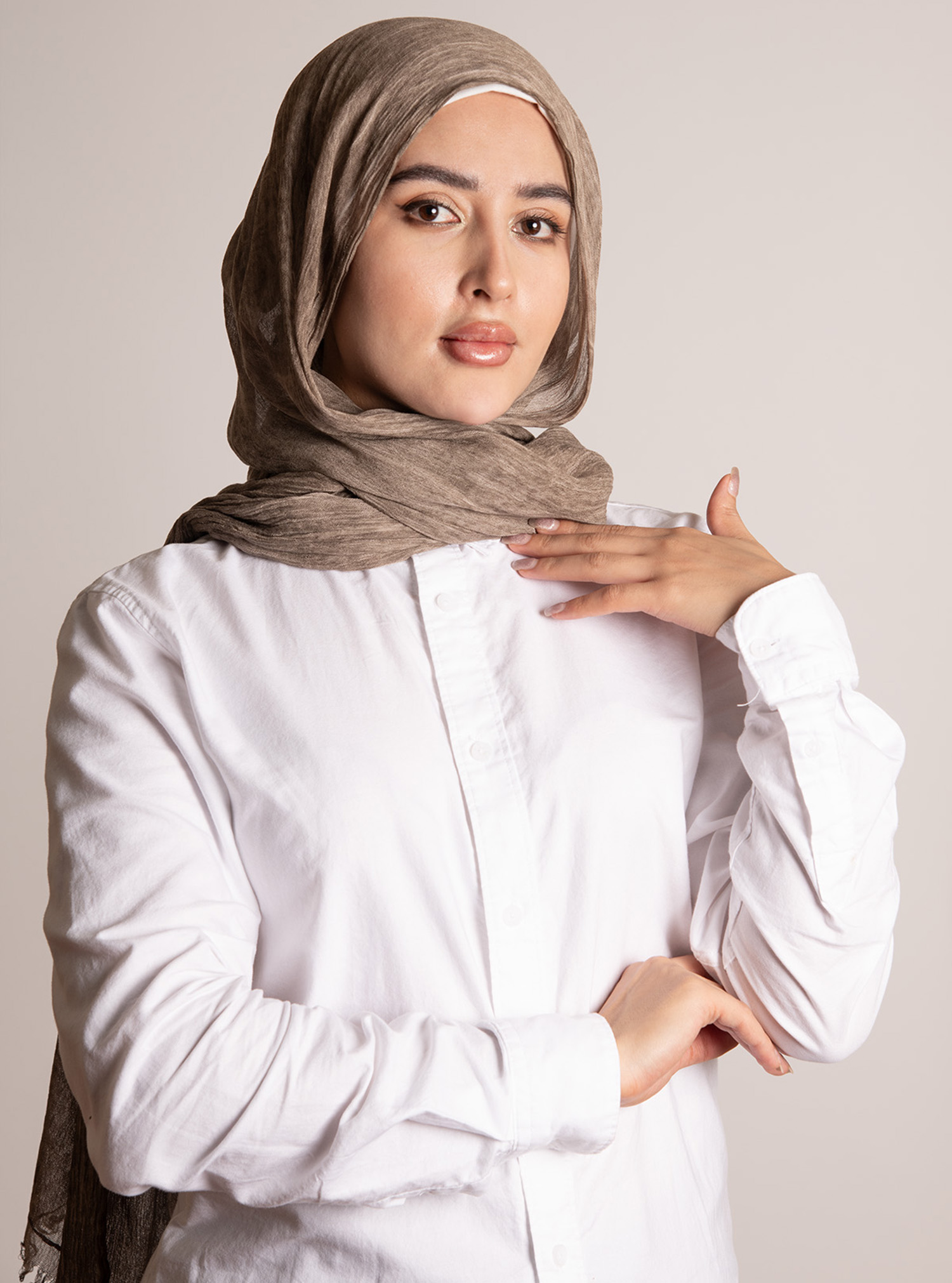 Mocha Taupe Thailandi Hijab in Mocha Taupe Color is crafted from high ...