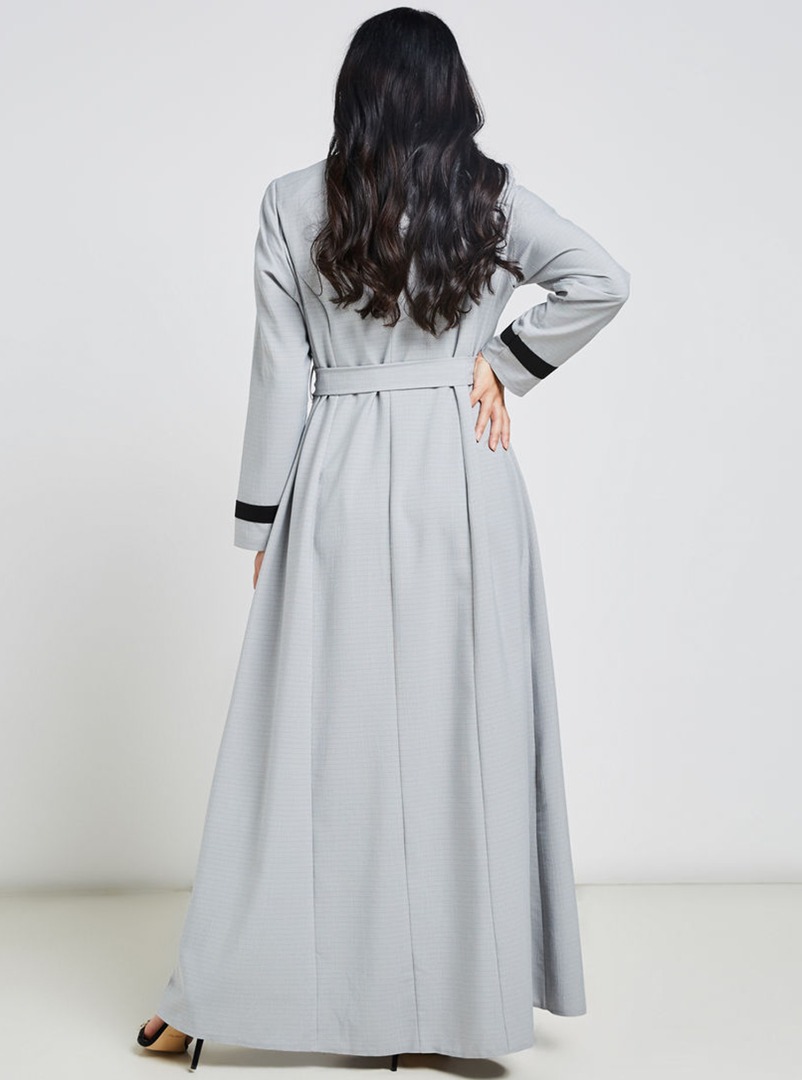 Turkish abaya Coat-style Turkish abaya featuring a mandarin collar with ...