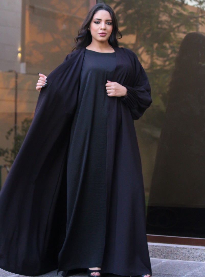 Full set Abaya 2-piece set featuring a black abaya with pleated sleeve ...