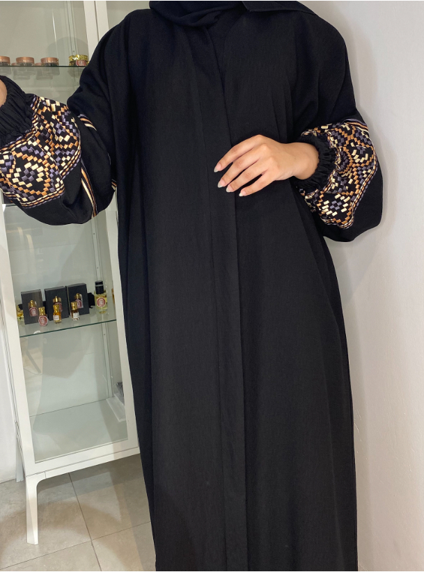 Embroidered Black baya with embroidery and elastic sleeve cuffs. Comes ...