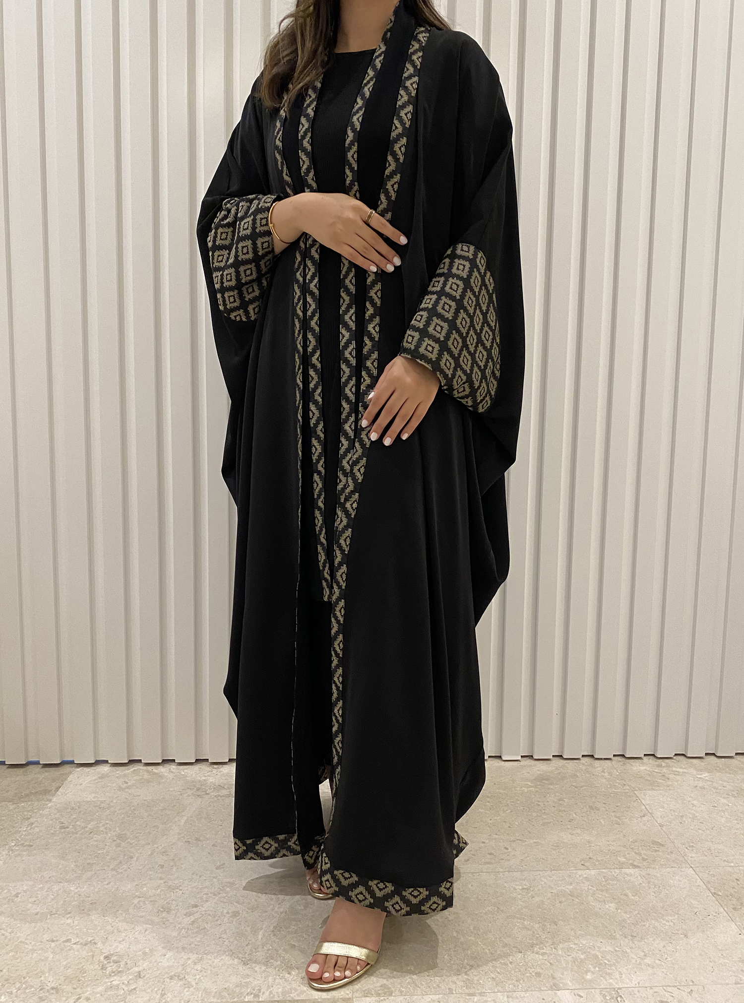 Black Abaya 04 Black abaya with patterned trimmings. Comes with a ...