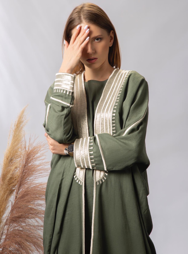 Bisht set 3-piece Olive green set, featuring an embroidered bisht abaya ...