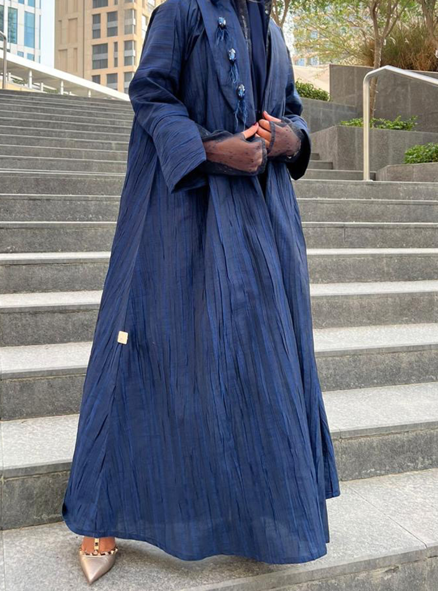 TA02 Navy abaya made of crushed taffeta, with collar, adorned with faux ...