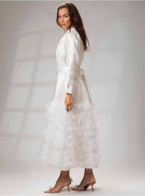 Bridal dress White maxi coat bridal dress with feather trimmings. Comes ...