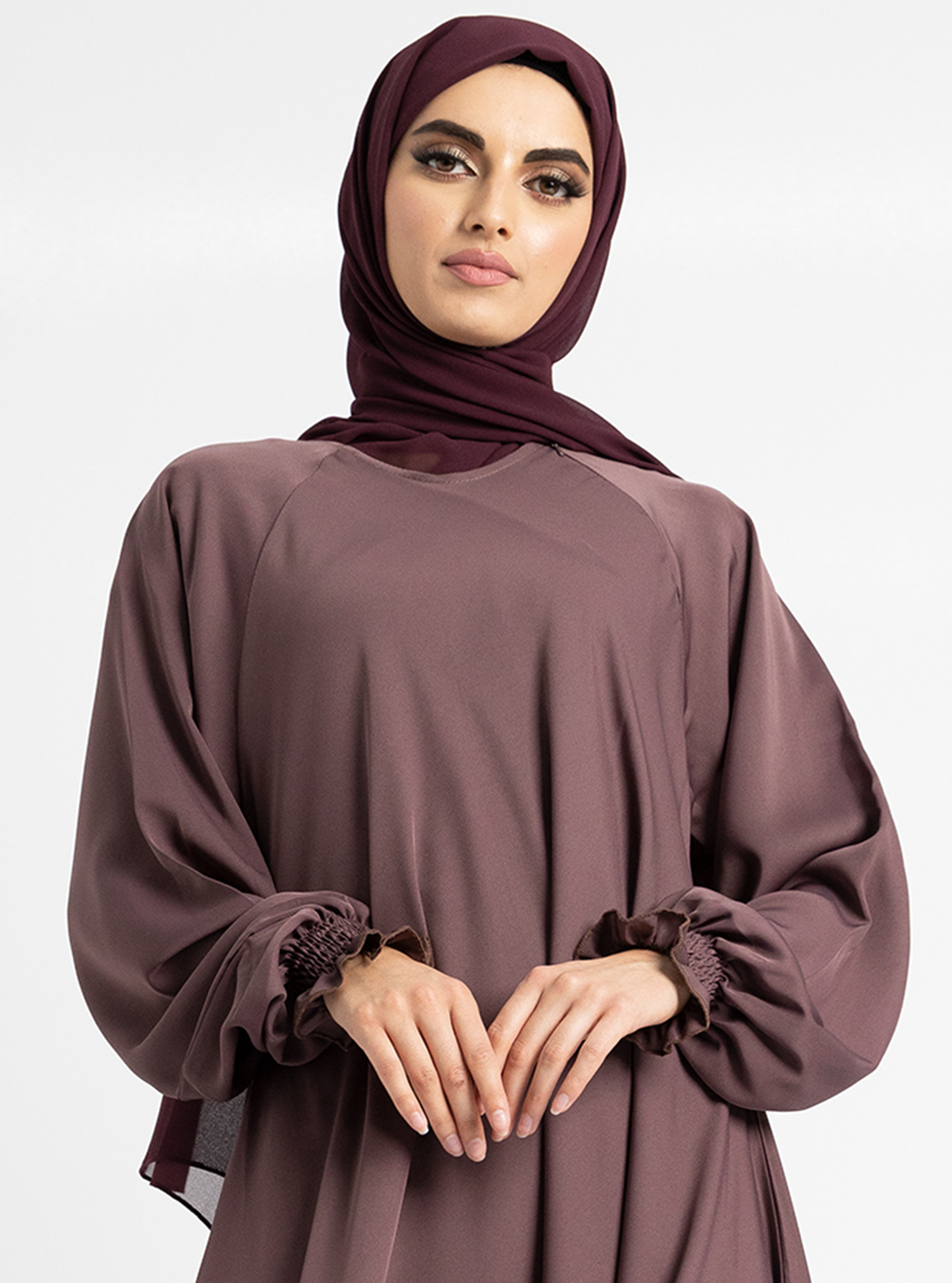 NOA58834 Abaya Plain and simple closed abaya with cuff sleeves. It ...