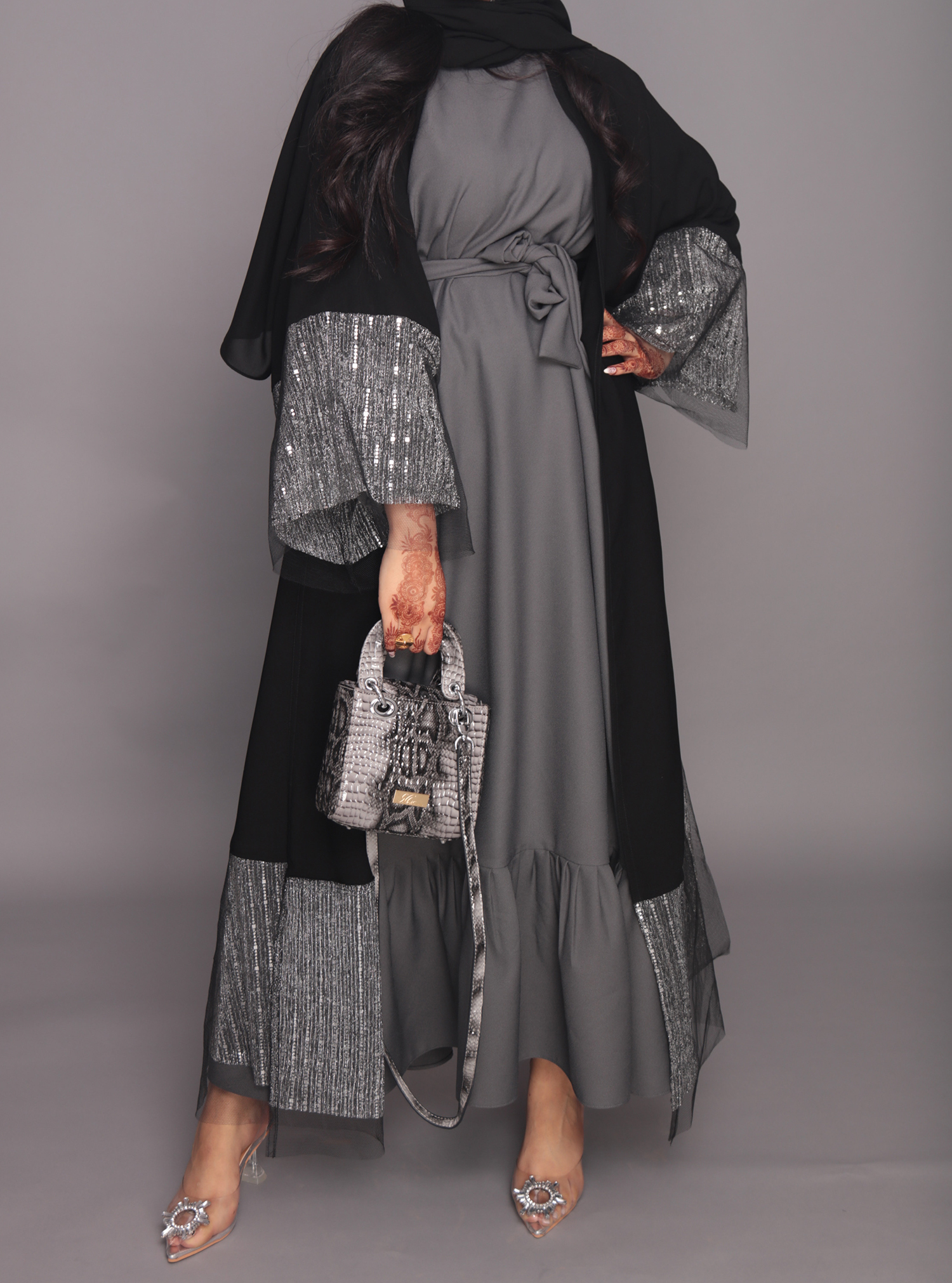 Elegant Abaya Elegant abaya with tulle on the sleeves and hem. It comes with a matching ...