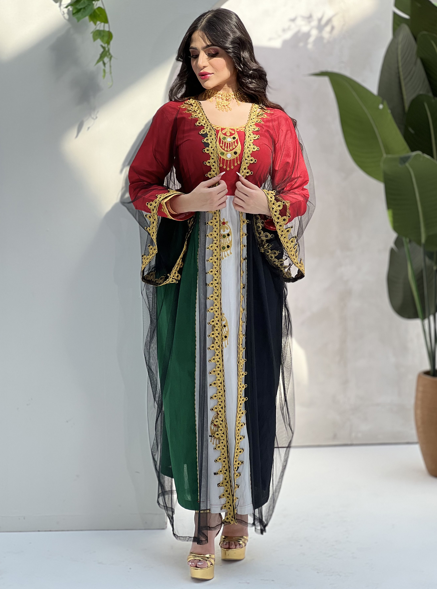 National Day Elegant UAE National Day dress with pure golden embroidery ...