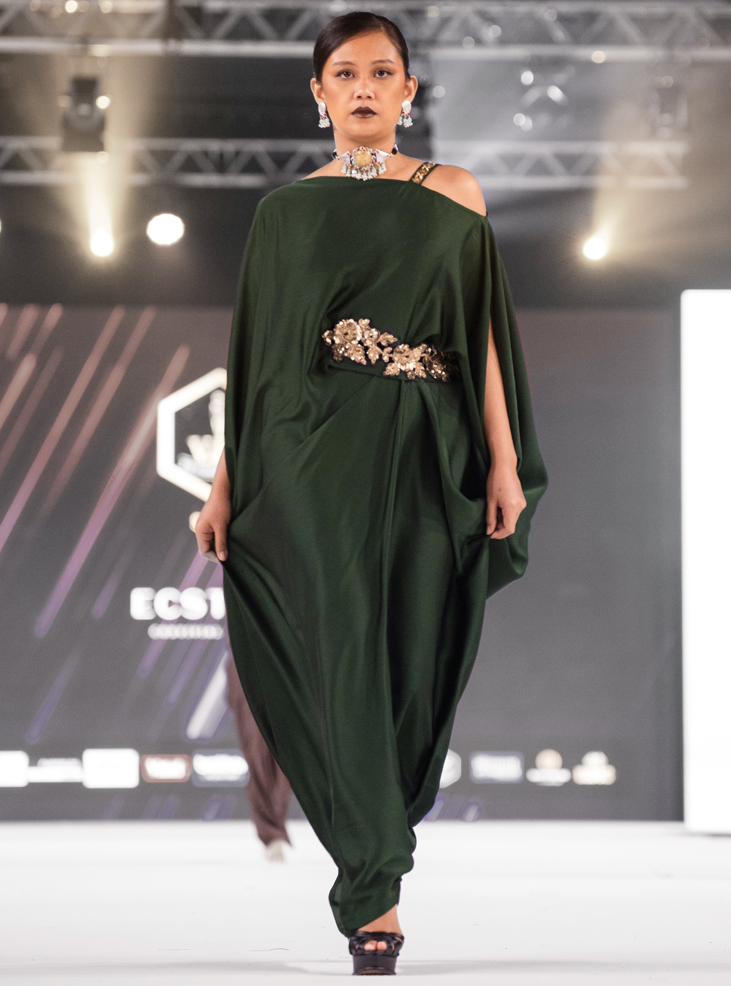 Pin up drape Drape style dress with zari and zardosi work, tieable from ...