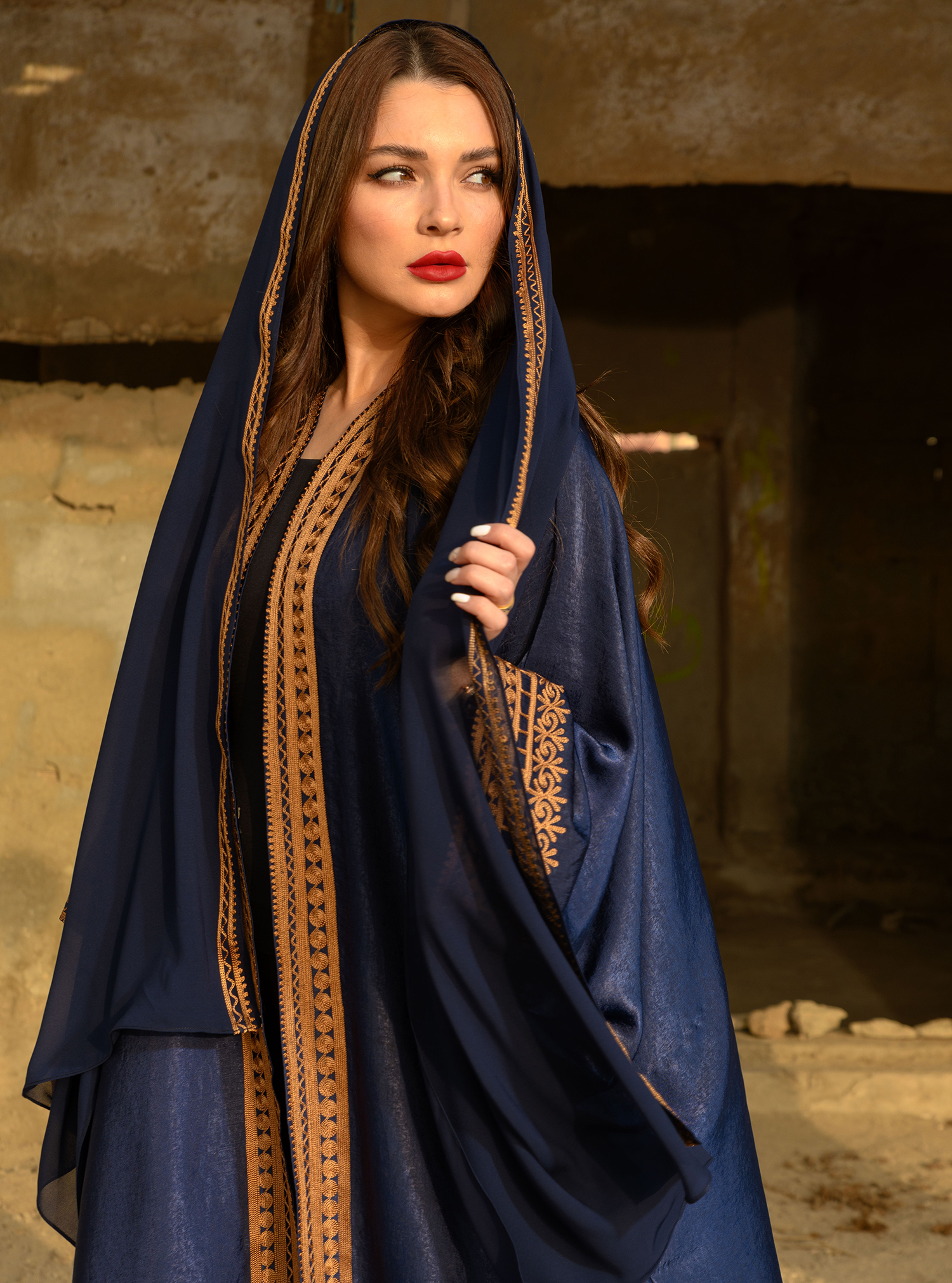 Inf019 Bisht A stunning navy bisht abaya with intricate gold embroidery ...