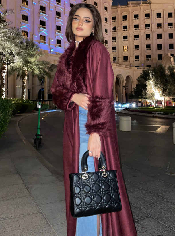 Maroon fur Luxury abaya with fur on shoulders and hand Abayas from ...