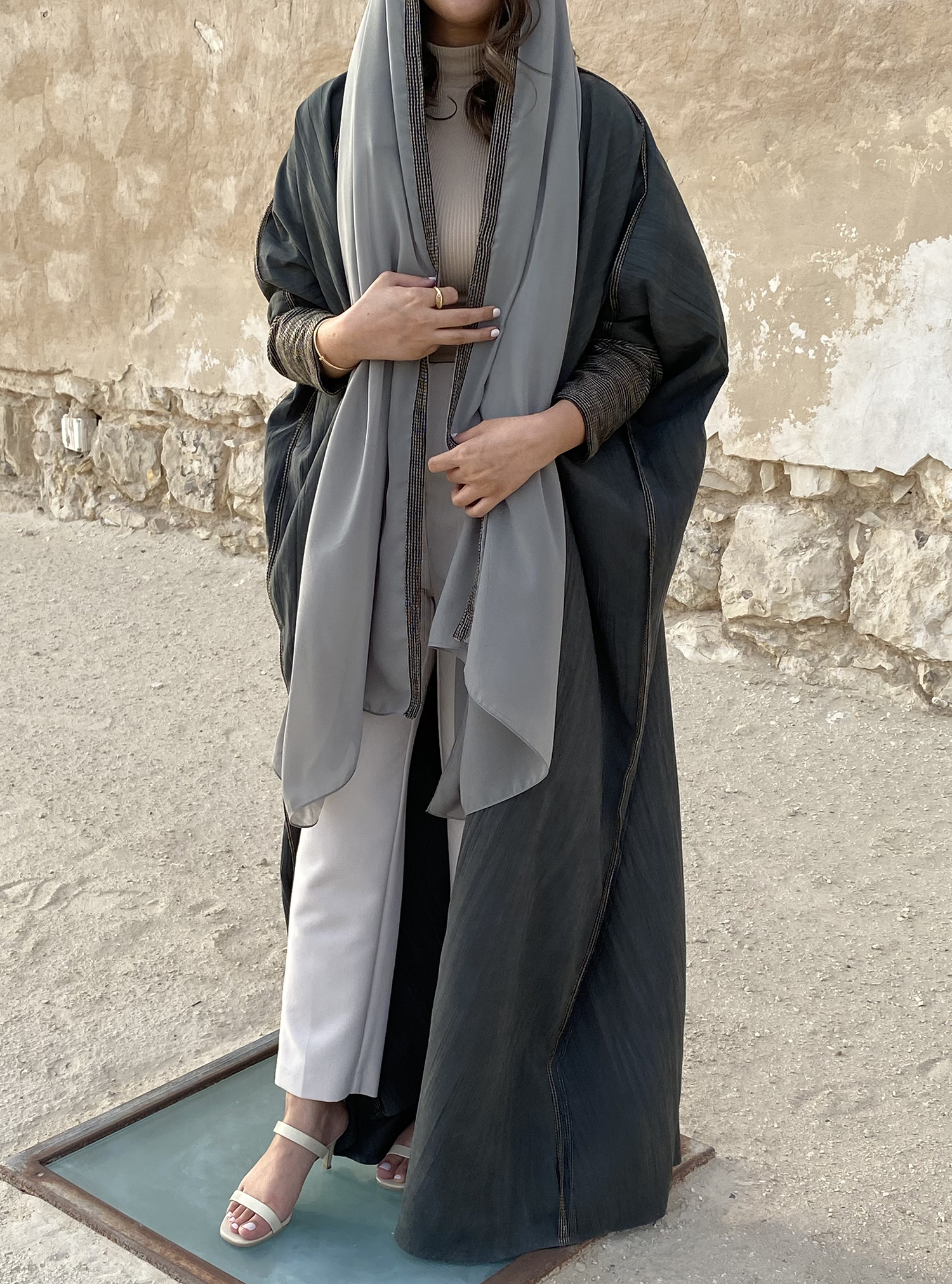 Shamwah Abaya Grey shamwah abaya with patterned trimmings. Abayas from ...