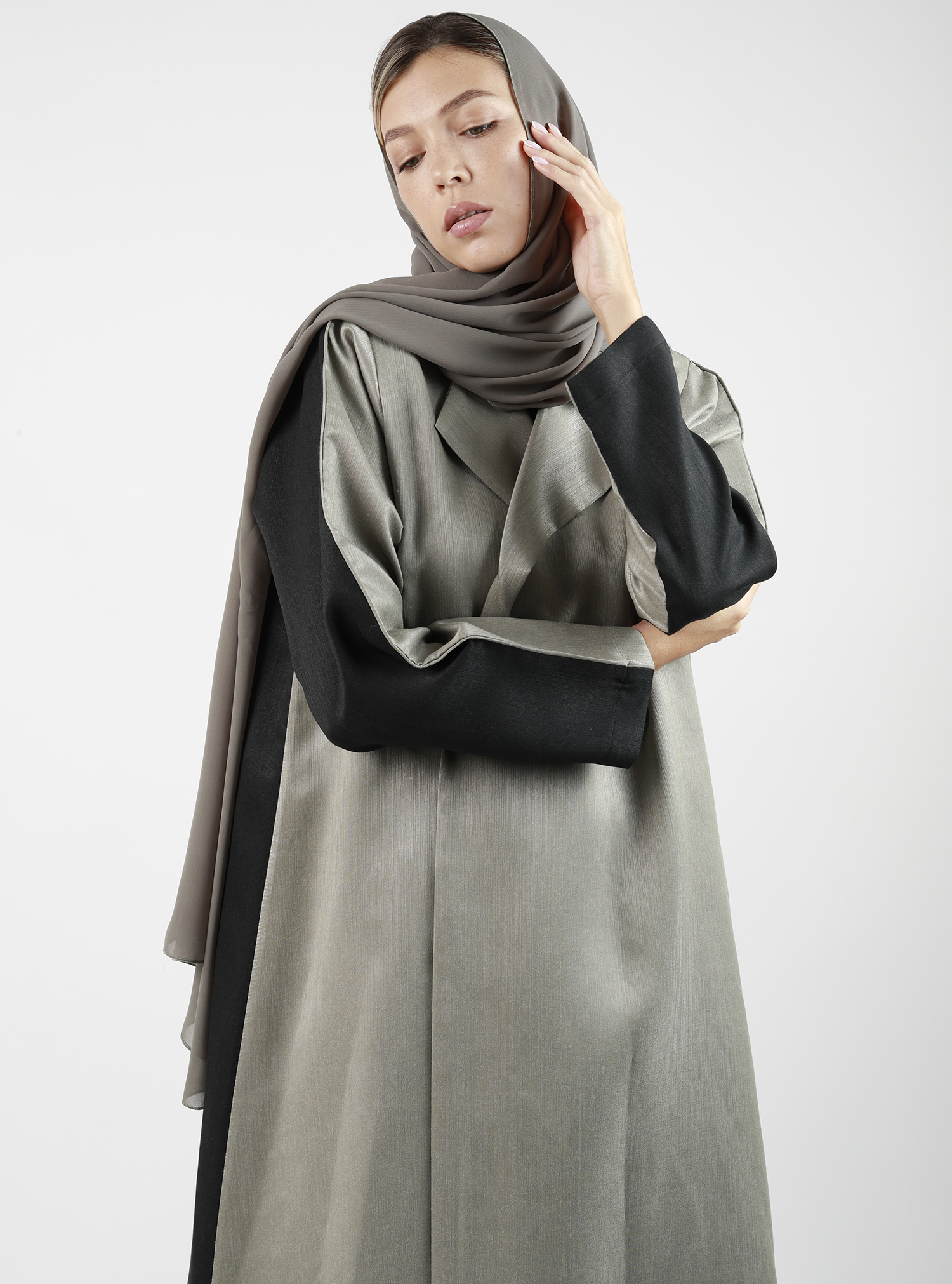 Alya Abaya Alya Abaya in two color combination. Olive and Black. Comes ...