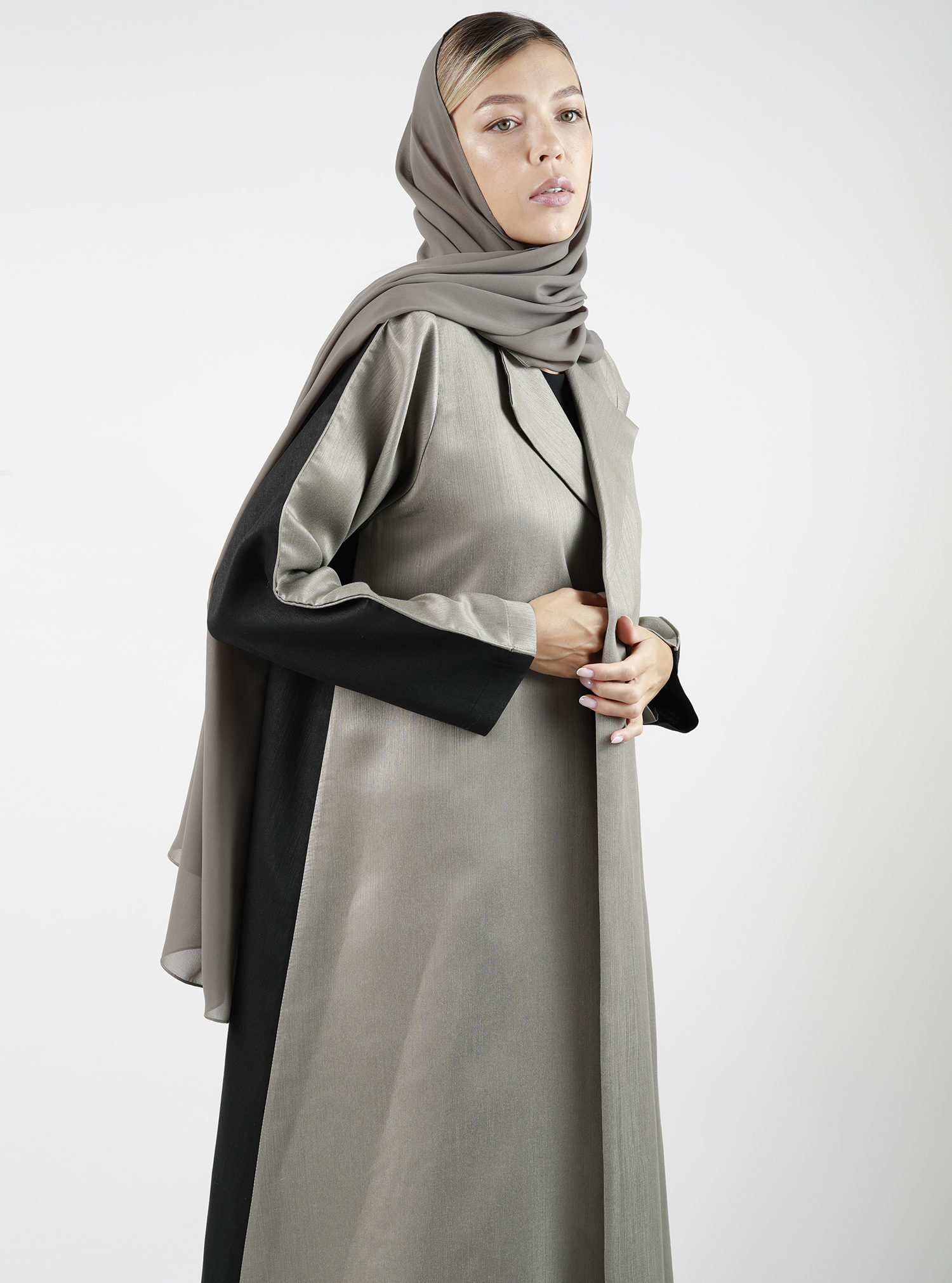 Alya Abaya Alya Abaya in two color combination. Olive and Black. Comes ...