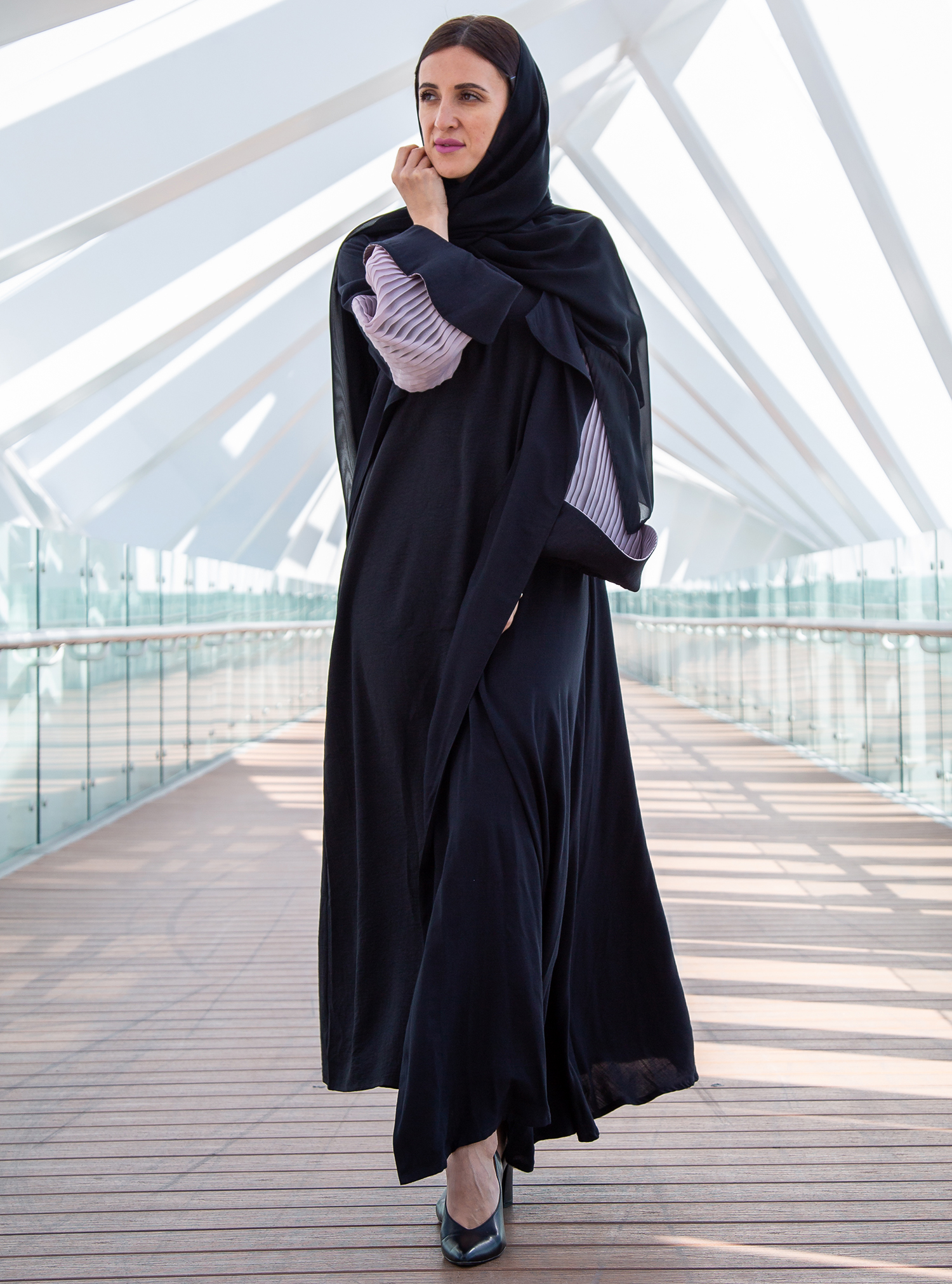 Linen abaya Black linen abaya with organza pleated details Abayas from ...