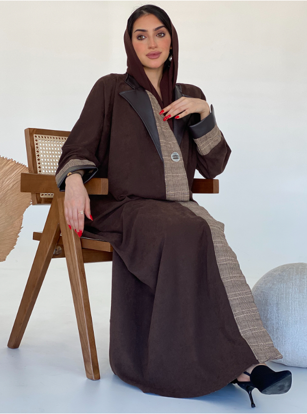 Winter abaya Brown winter abaya with tartan and leatherette trimmings. Comes with an inner dress ...
