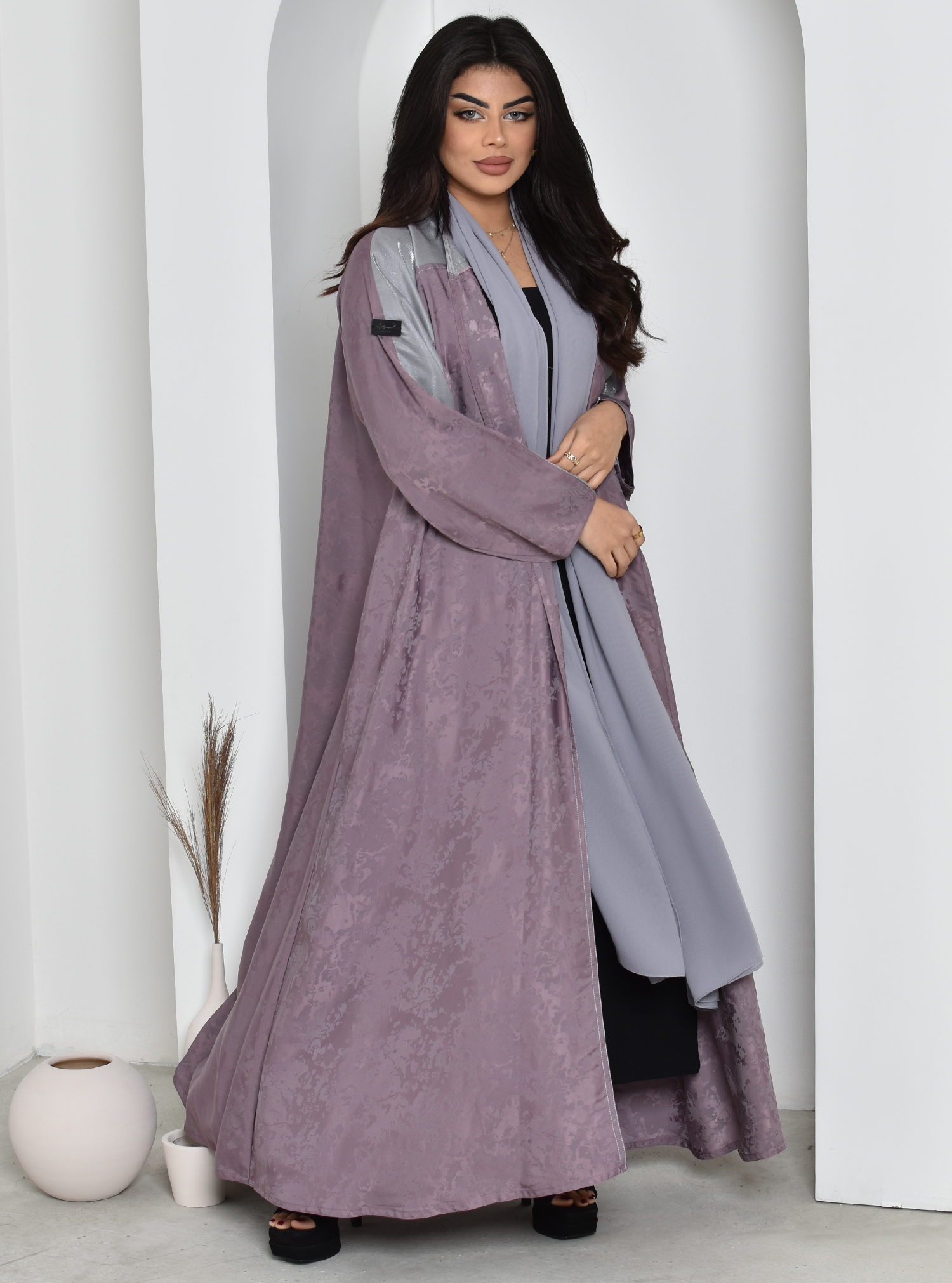 M07 Mauve colorblock jacquard abaya with headscarf. Abayas from Aroub ...