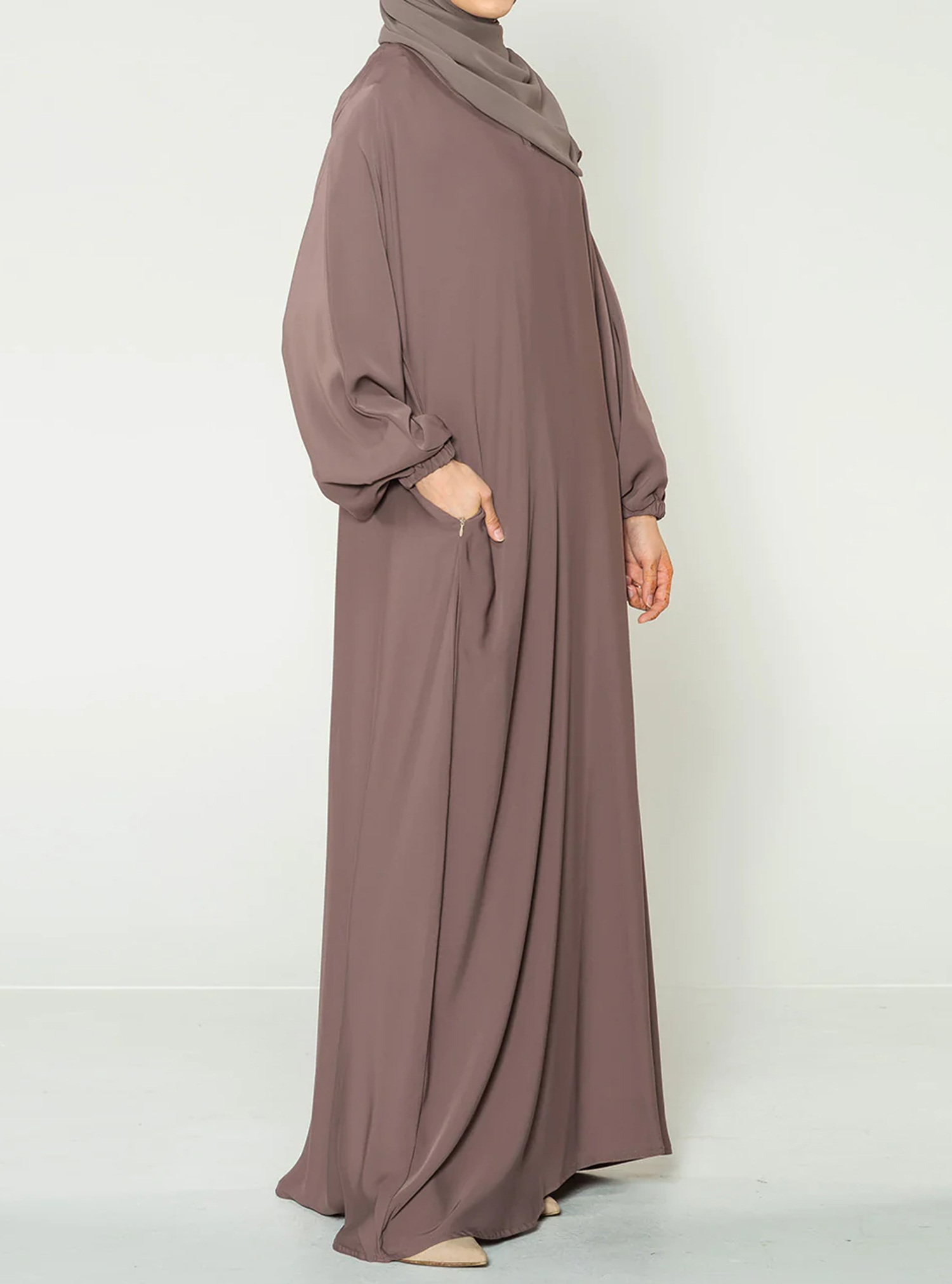 NOAS043 Abaya Ash brown Closed Abaya with bubble sleeves. Comes with a headscarf. Abayas from ...