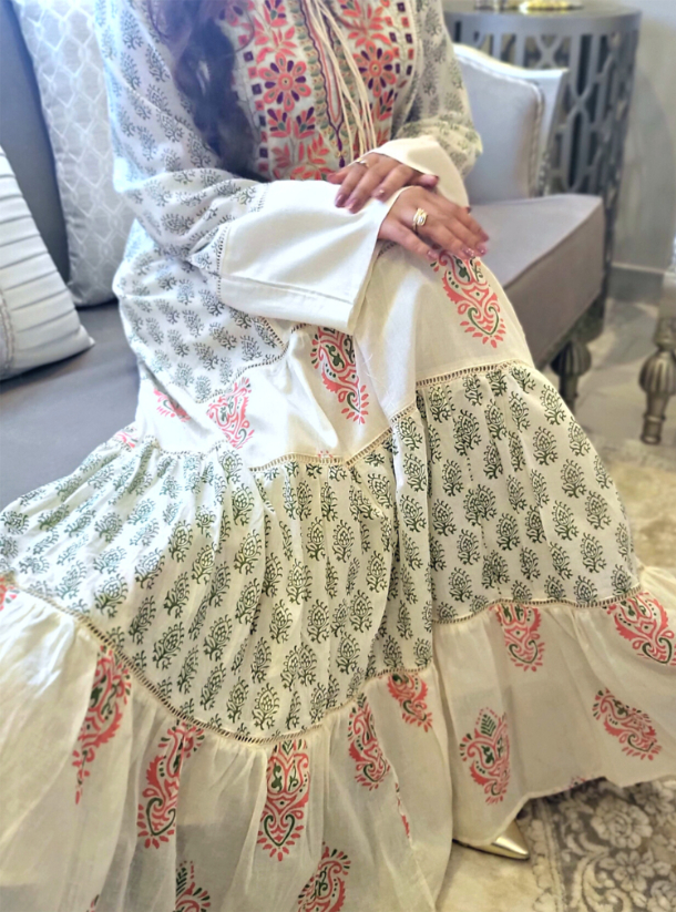 Chic Jelabiya Chic jelabiya with colorful embellishments, an ...