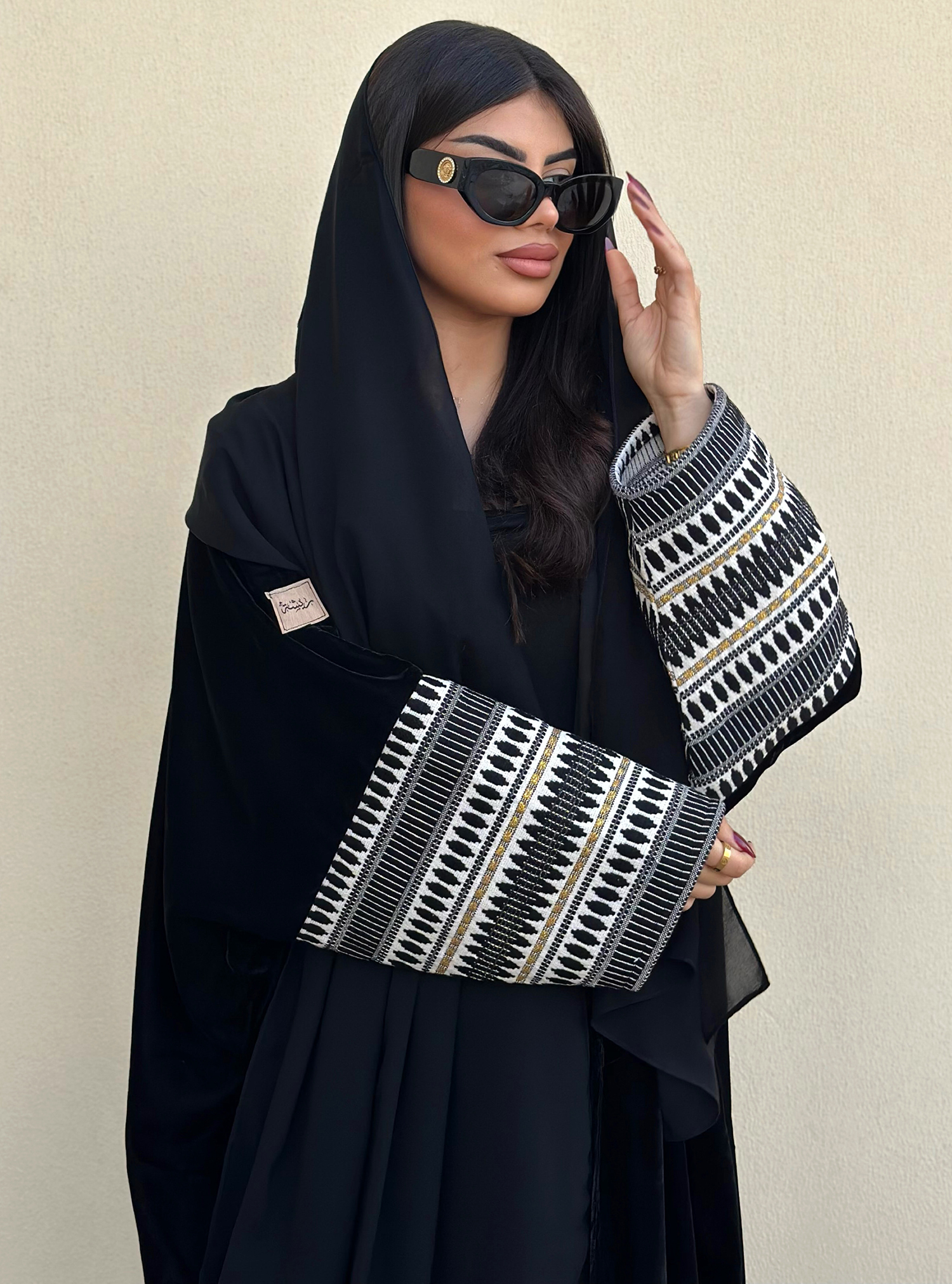 Black Abaya Black Abaya with traditional Arabian pattern sleeve details ...