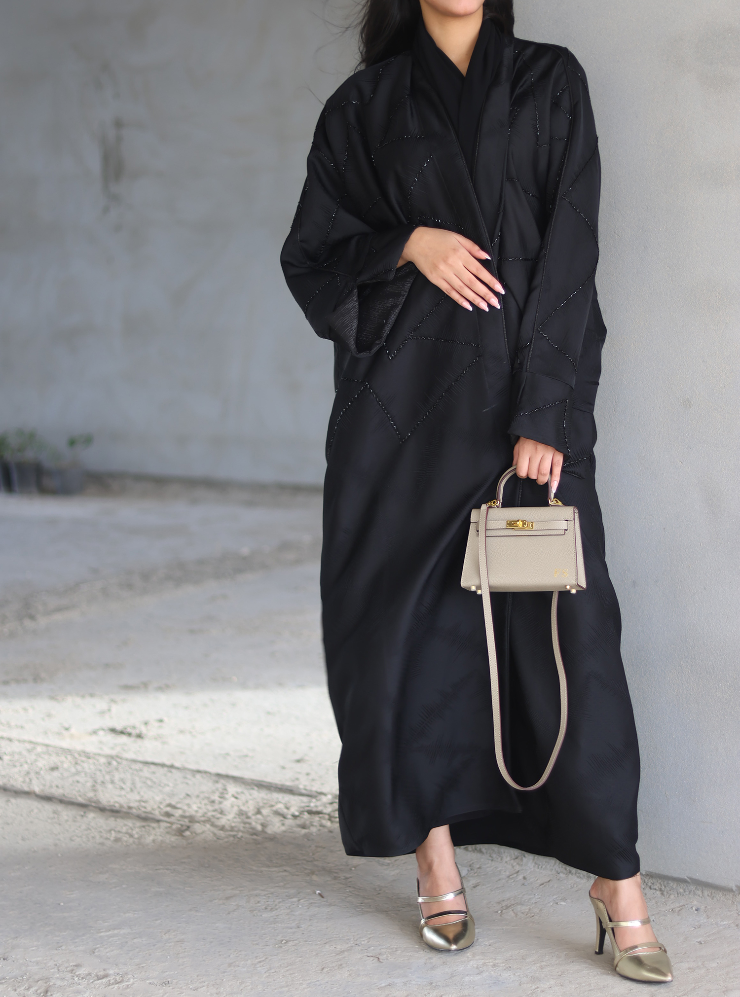 Black abaya Black abaya with embossed crepe fabric Abayas from Femmina ...