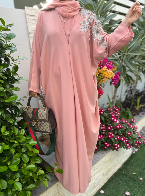 Pink queen1 Pink kaftan with pockets, adorned with embellished ...
