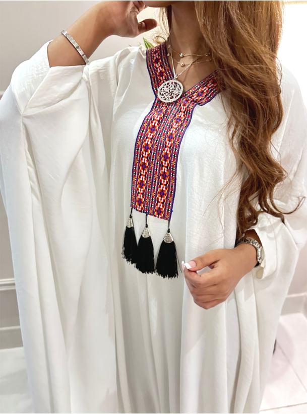 White Jalabiya Stunning jalabiya featuring a delicately trimmed ...