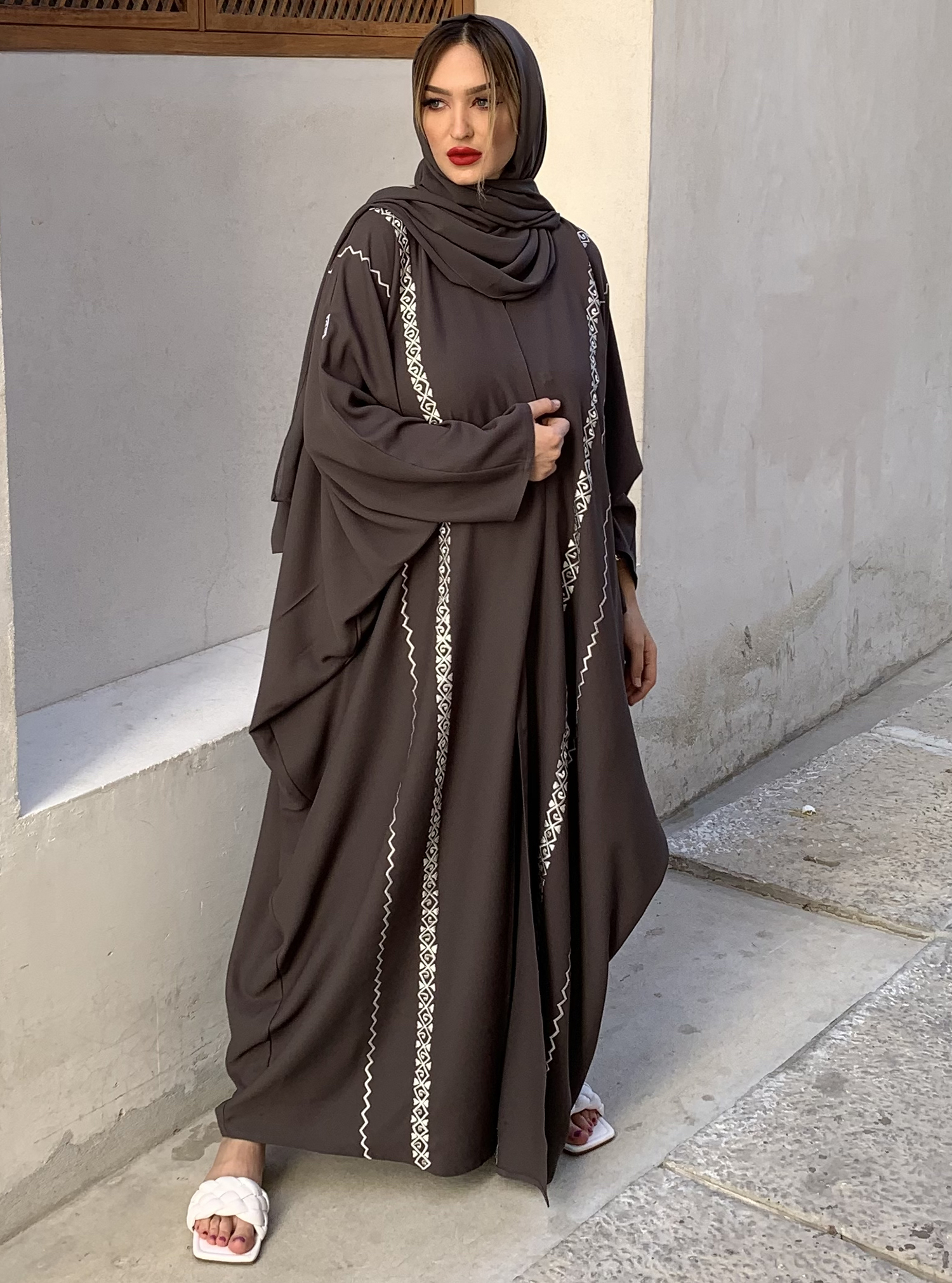 W230 Abaya Gray abaya adorned with off-white embroidery. Abayas from ...