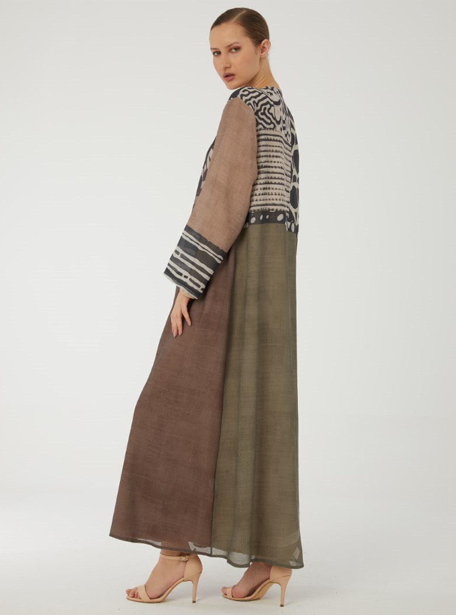 Bisht Abaya Brown Cold summer daily crepe abaya with Biege inner dress ...
