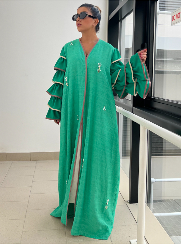 09RV This abaya has light but formal fabric and nice design and ...