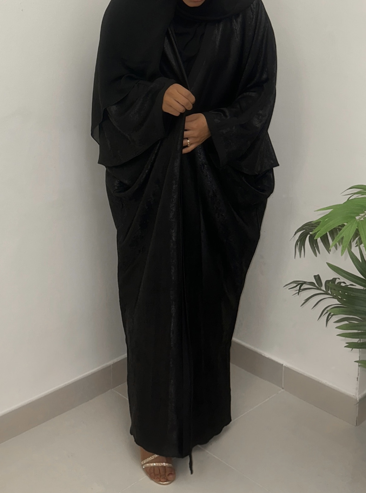 BISHT ABAYA Shimmer bisht abaya comes with a Matching scarf Abayas from ...