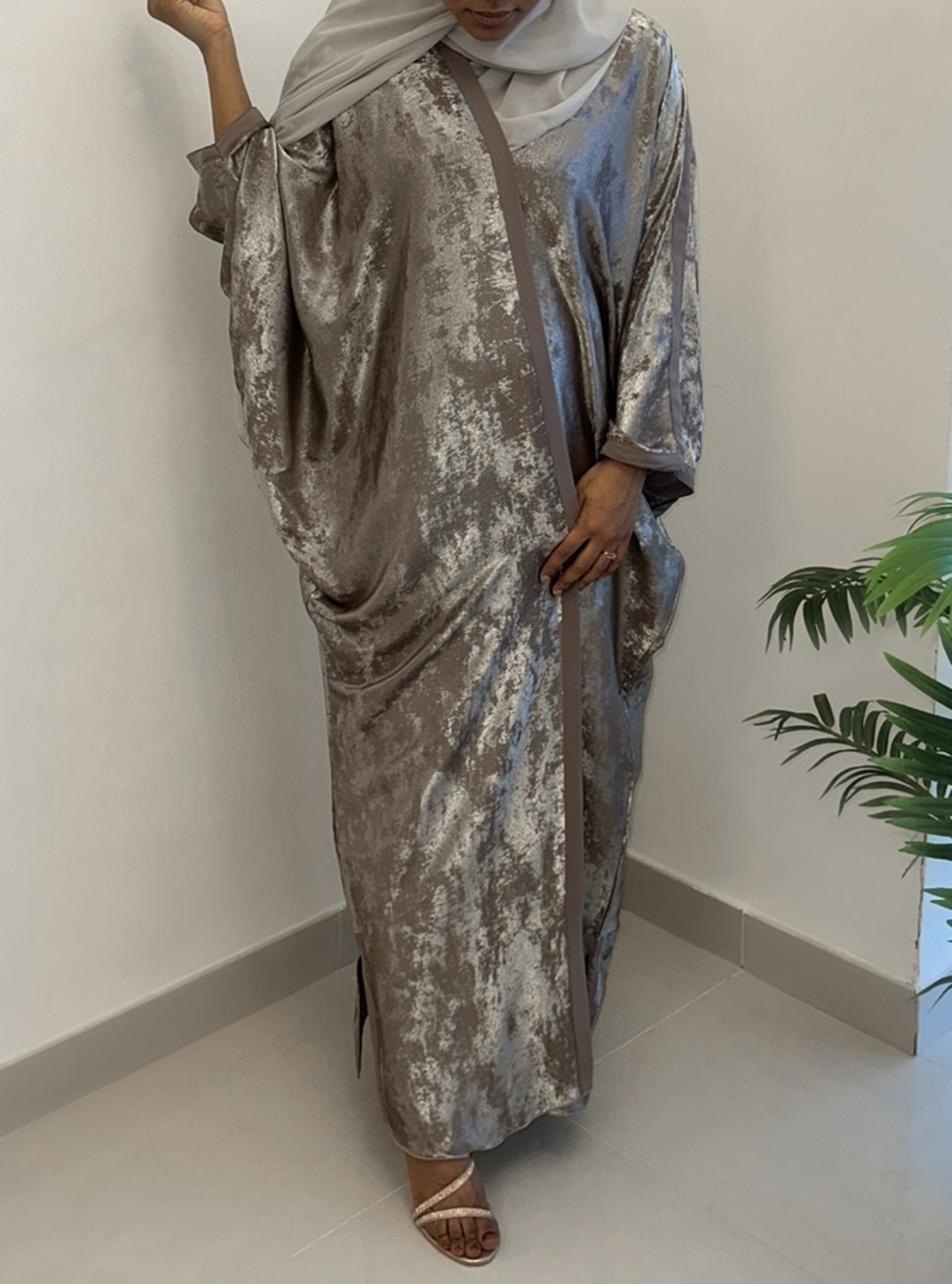 BISHT ABAYA Shimmer bisht abaya comes with a Matching scarf Abayas from ...