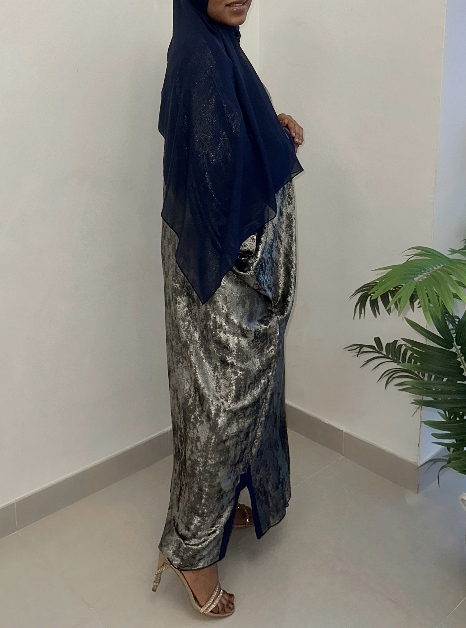 BISHT ABAYA Shimmer bisht abaya comes with a Matching scarf Abayas from ...