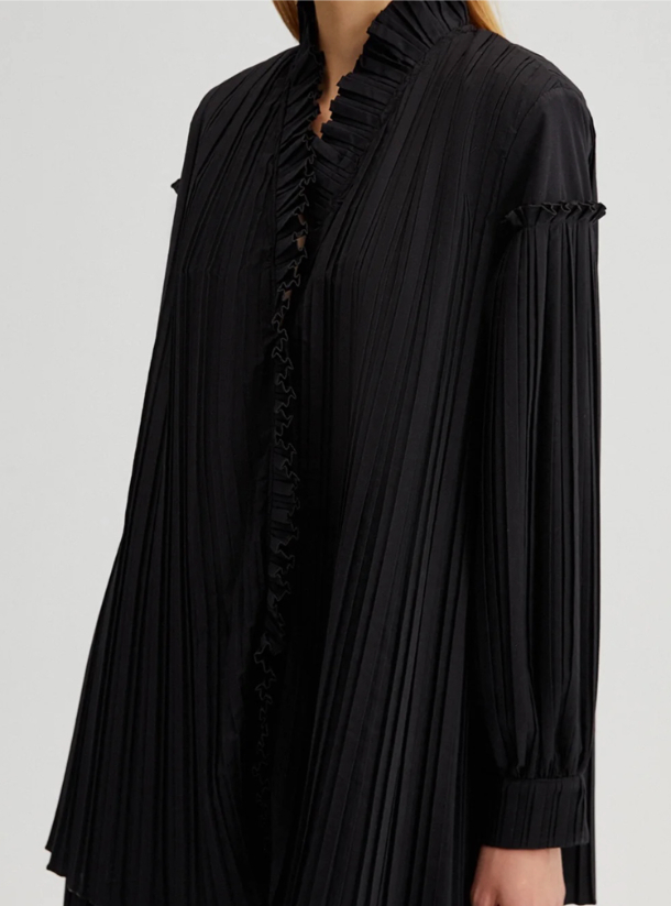 Pleated Set Pleated top with high collar, paired with elastic waisted ...
