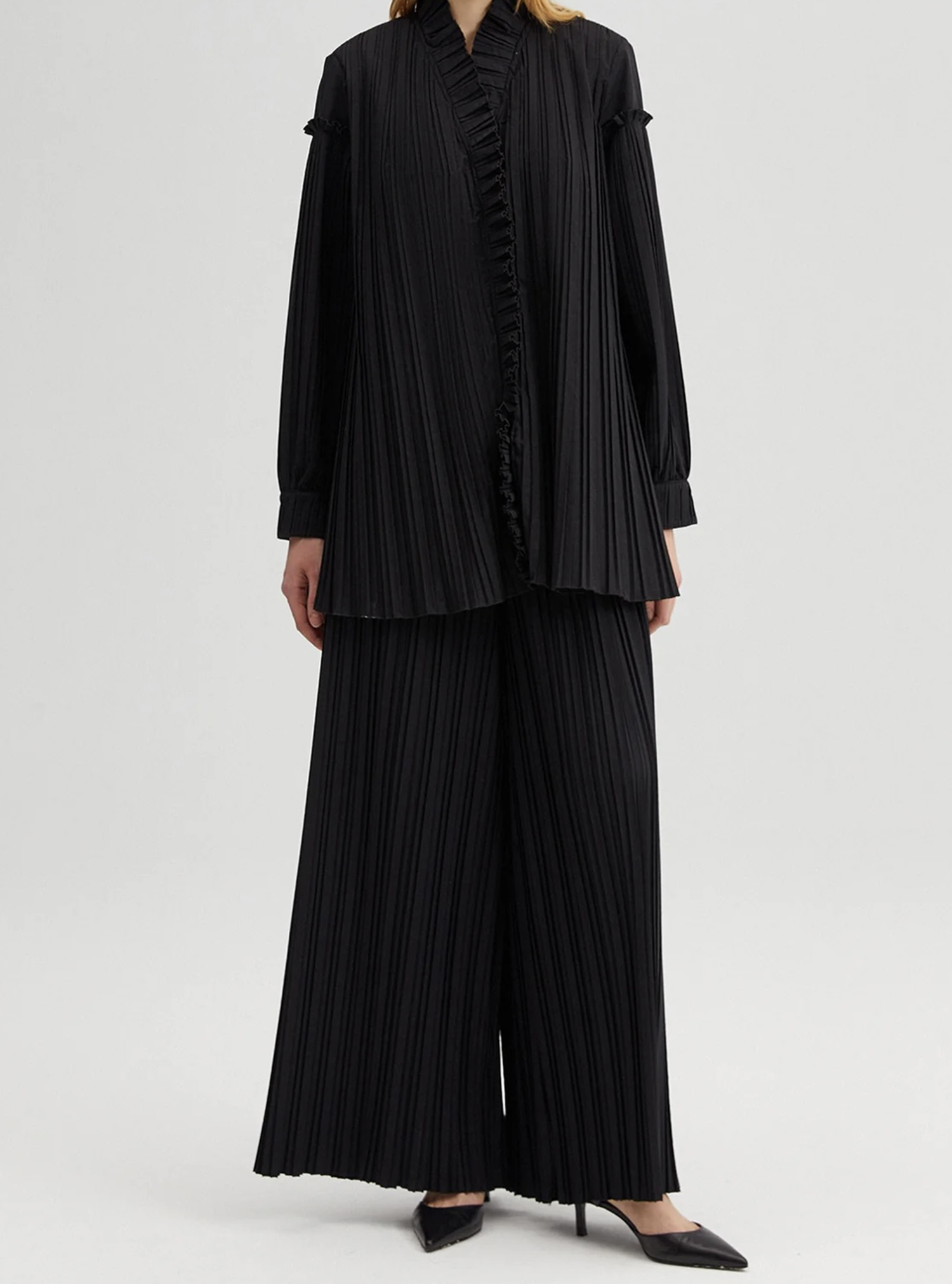 Pleated Set Pleated top with high collar, paired with elastic waisted ...