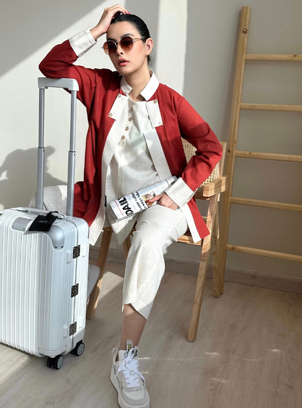 Travel Full set 3-piece travel set featuring a jacket, vest and ...