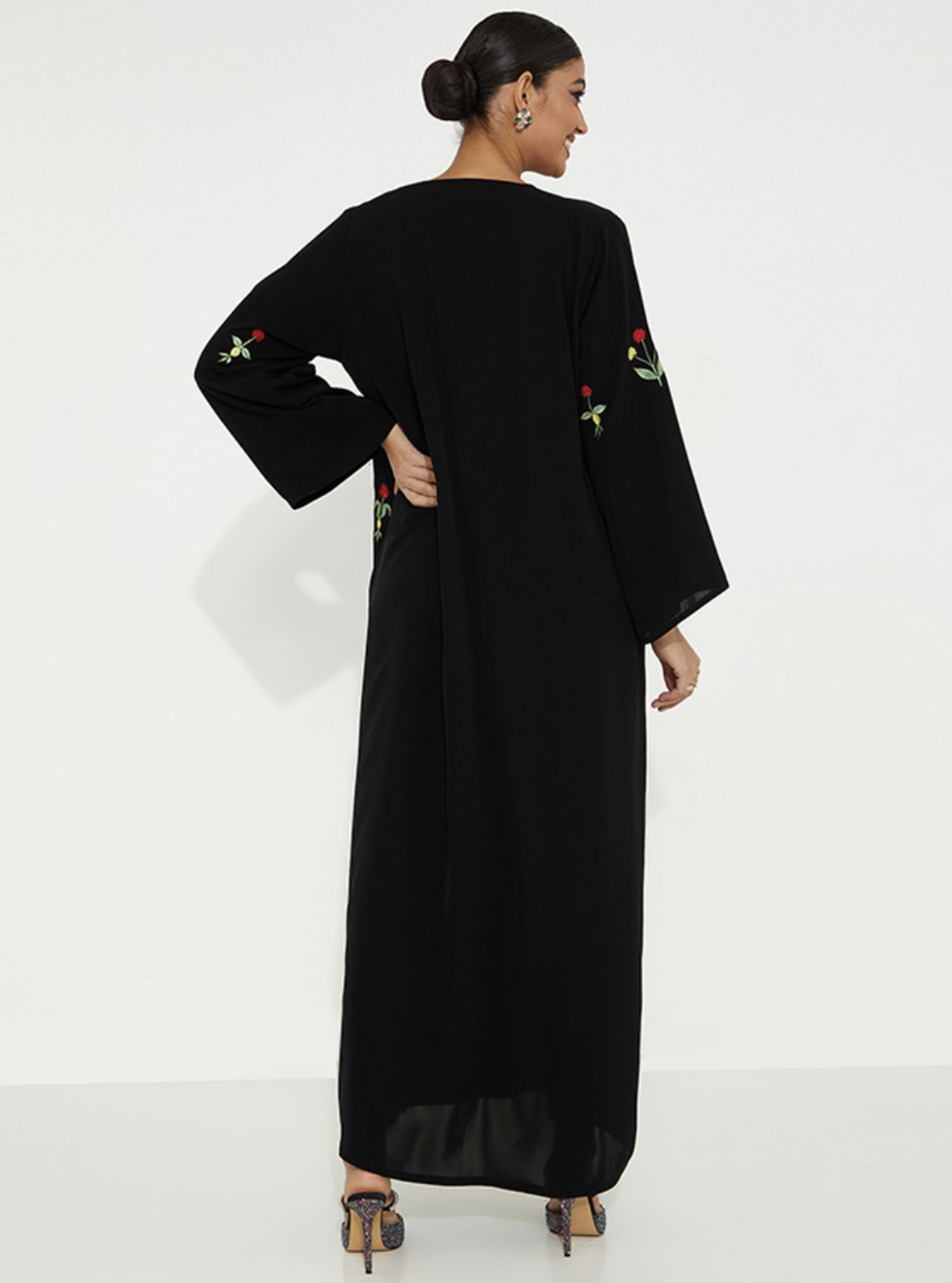 UAE Flowers Black Abaya with Flower embroidery. Abayas from Rosette ...