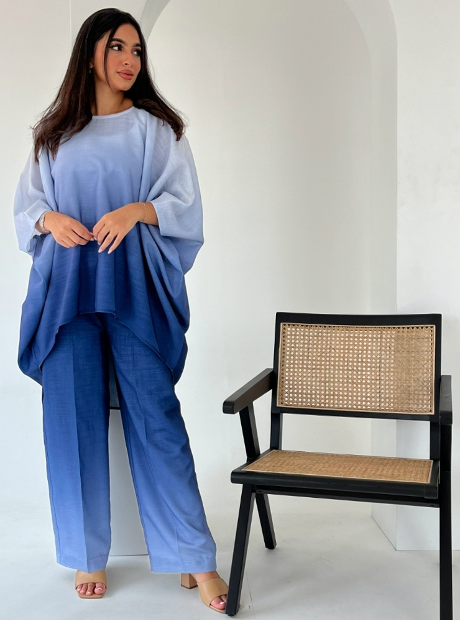 Travel linen 2-piece travel set featuring a loose tunic blouse with ...