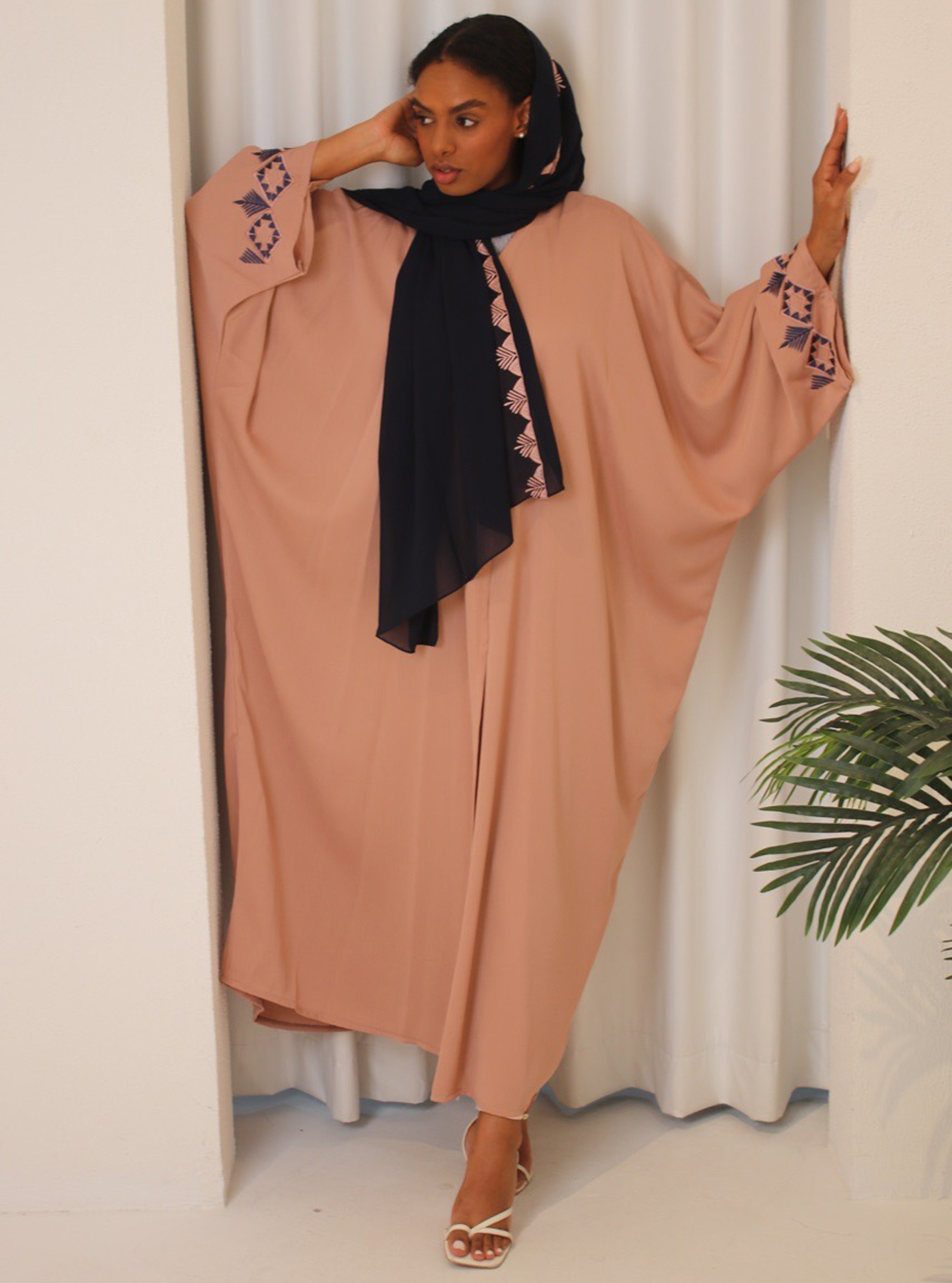 BISHT ABAYA Bisht abaya with embroidery details on the sleeve and scarf ...