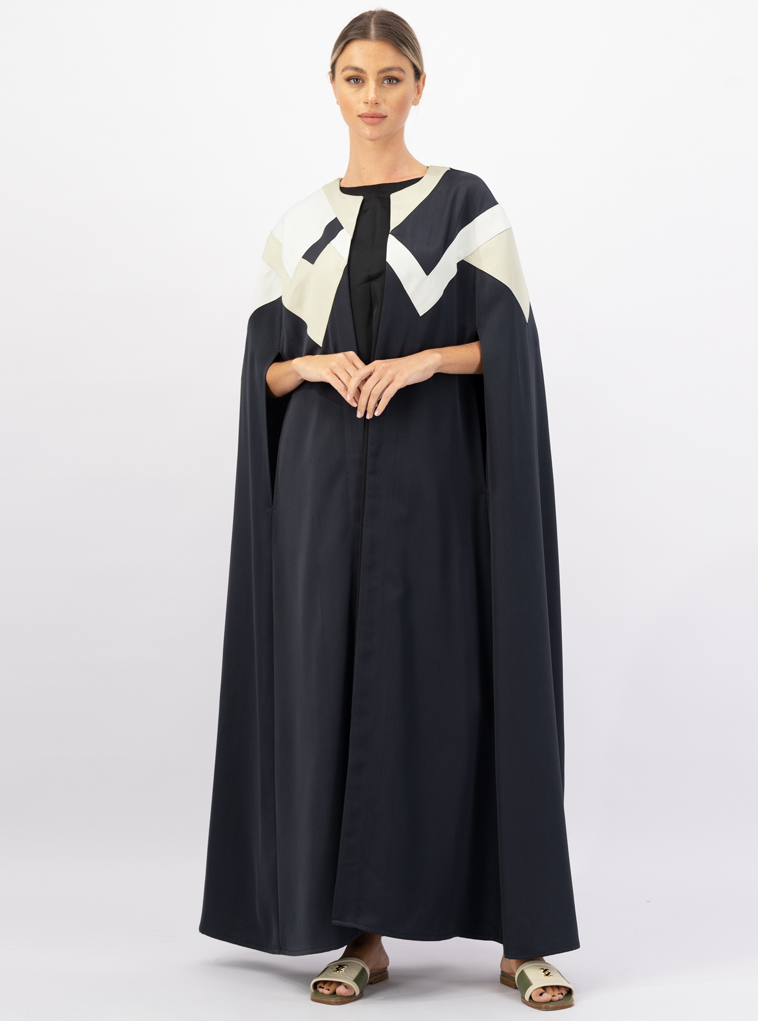 CAPE ABAYA Black cape abaya with chevron pattern patch Abayas from ...