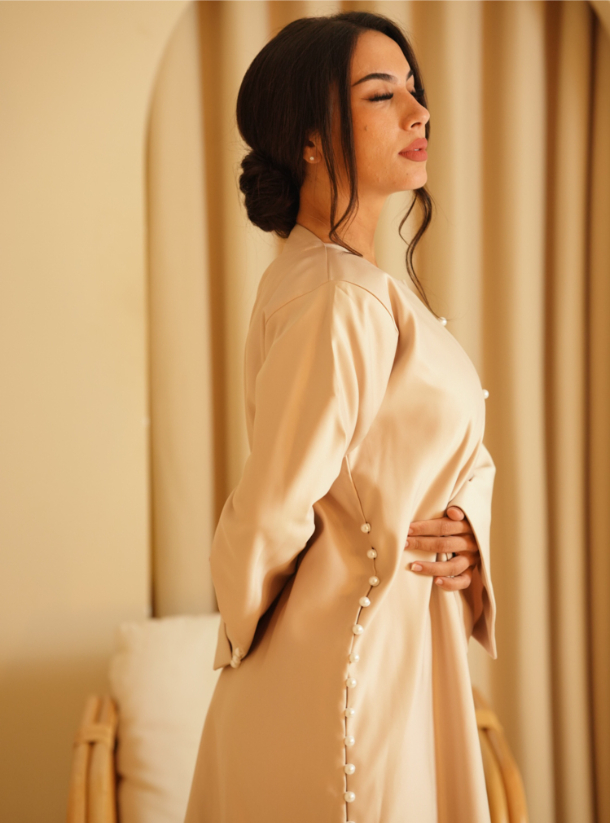 Syrina Nude 2-piece set in Japanese silk, very elegant and comfortable. Available in beige and ...