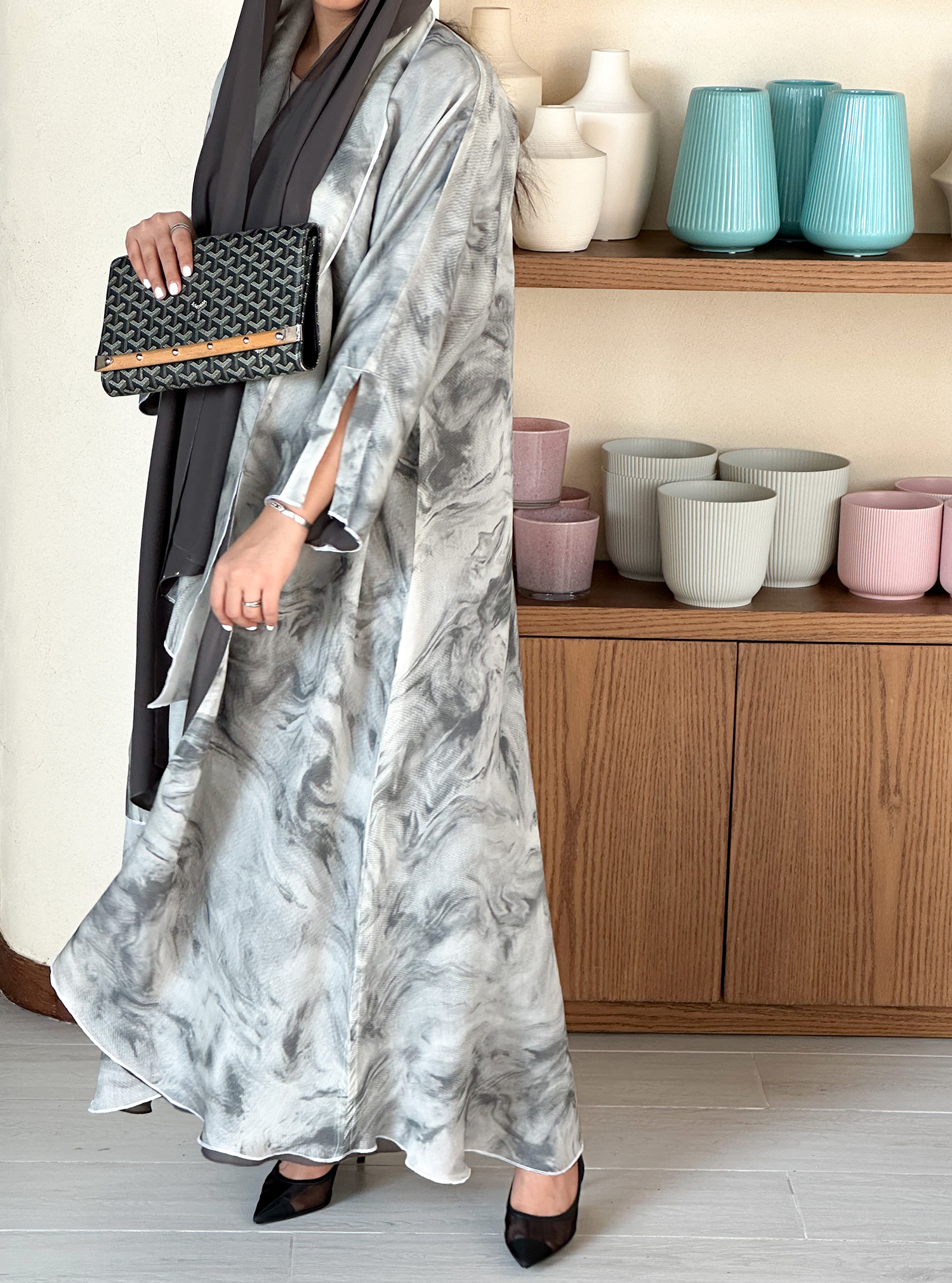 Meem31 abaya A double-faced abaya: two looks, one stunning garment ...