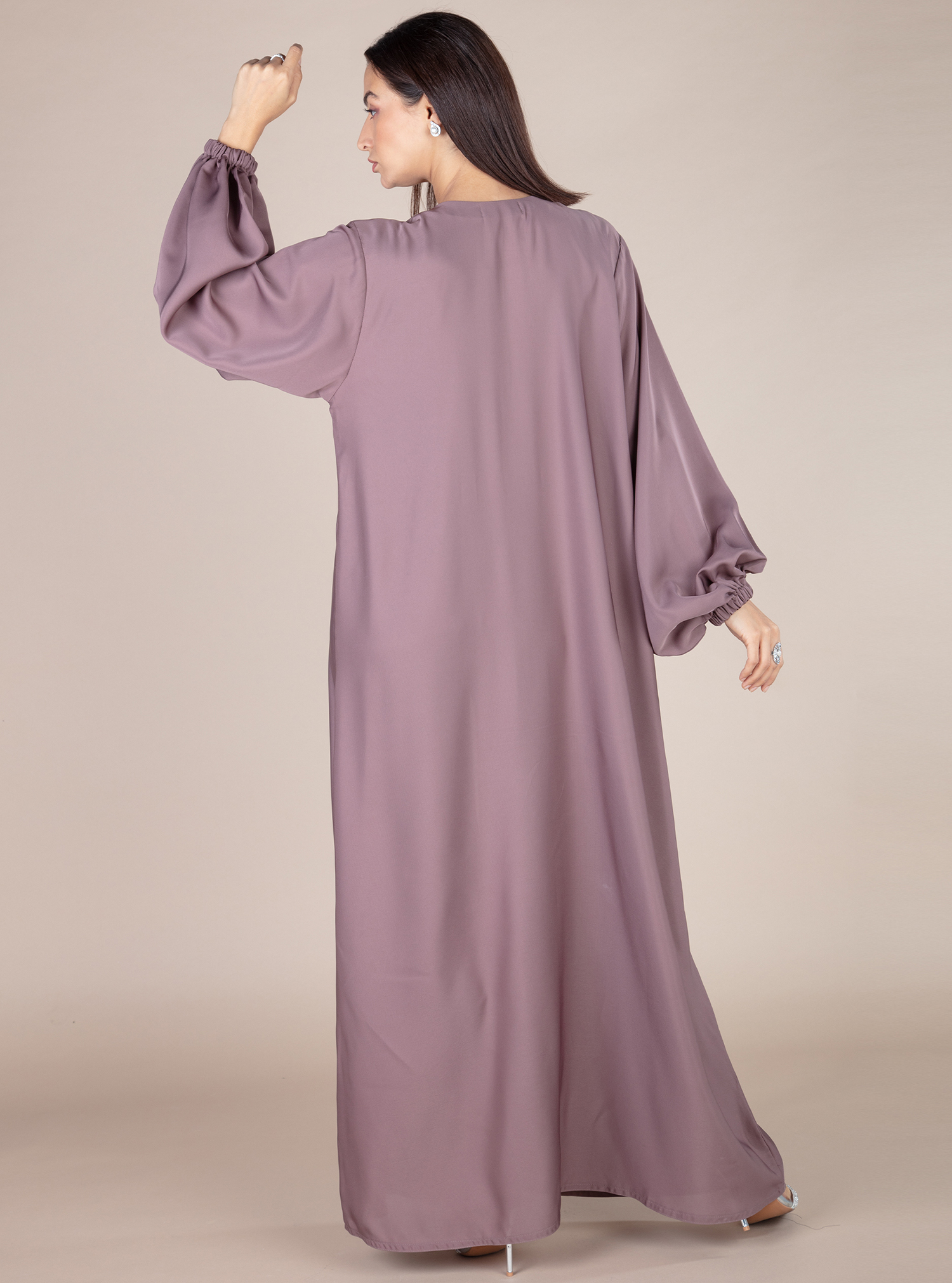 N67A Abaya Casual and chic mauve abaya with panel cut and zipped front ...