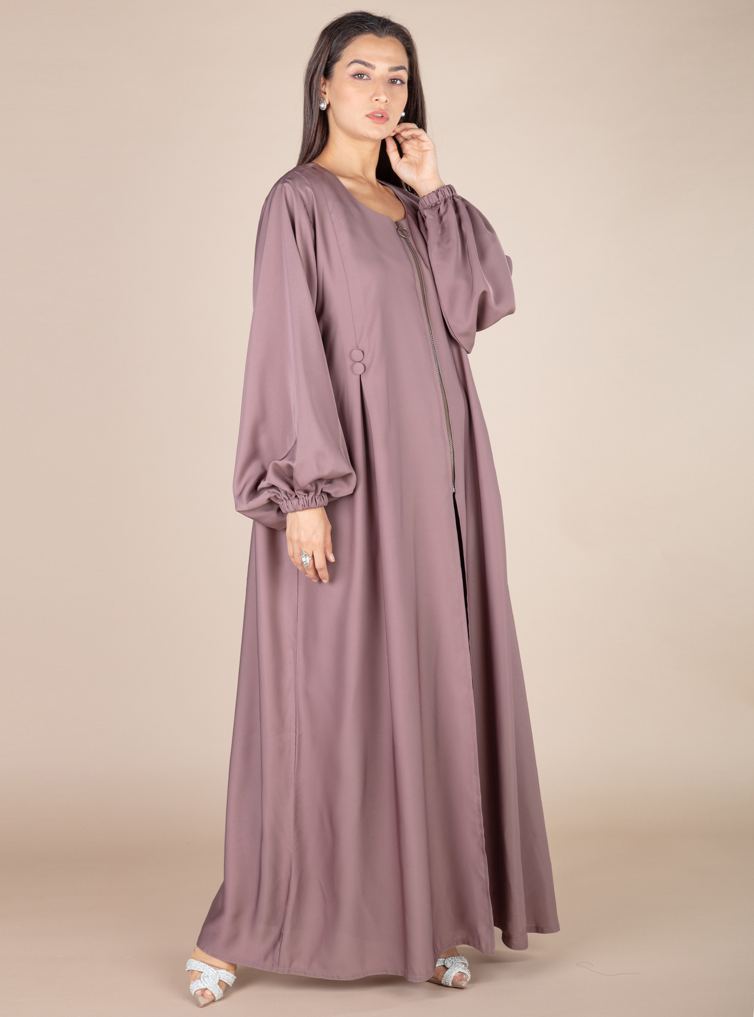 N67A Abaya Casual and chic mauve abaya with panel cut and zipped front ...