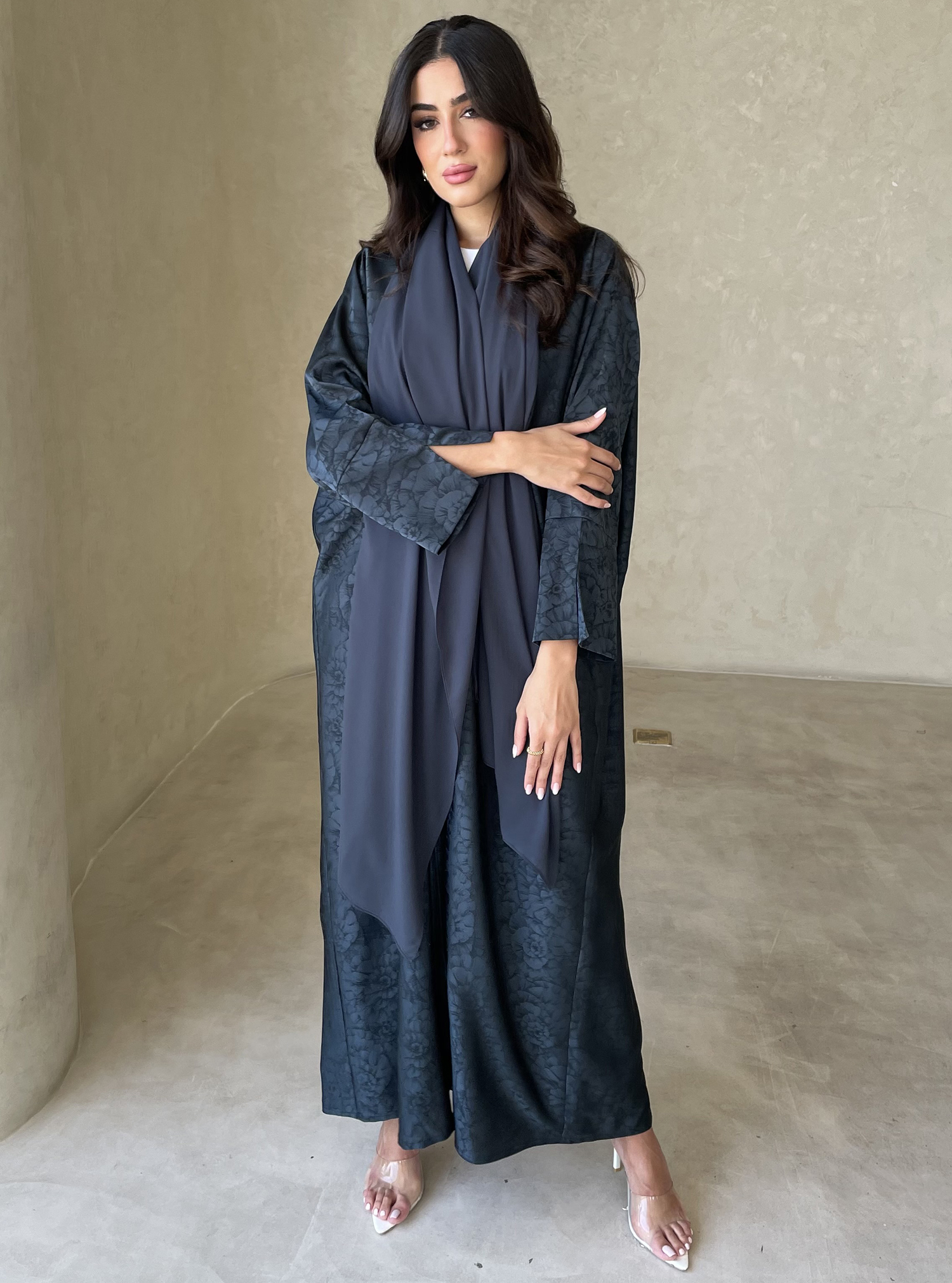 S063 dark blue Pattern Abaya in Bahraini Bisht style, epitomizes luxury ...