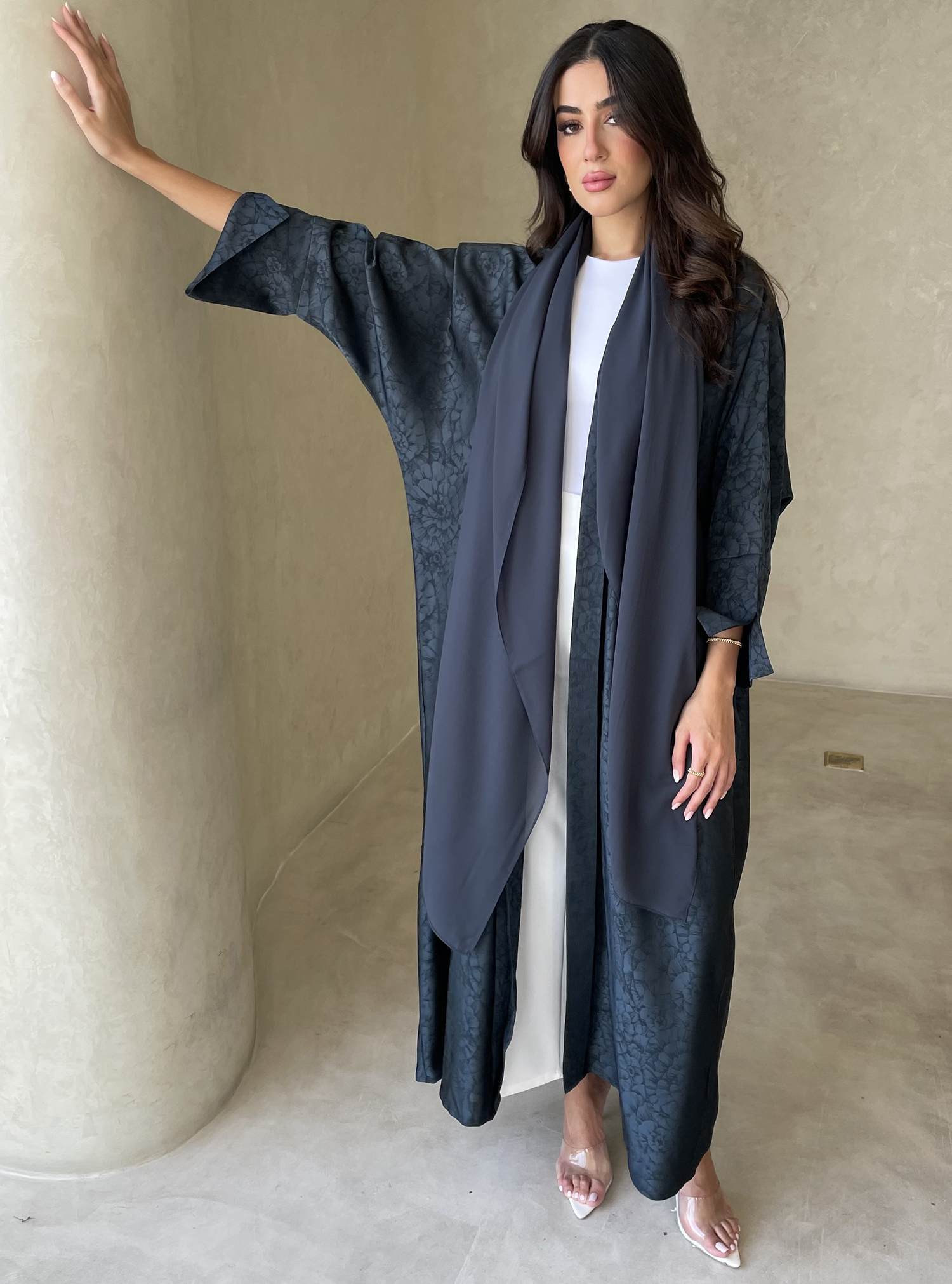 S063 dark blue Pattern Abaya in Bahraini Bisht style, epitomizes luxury ...