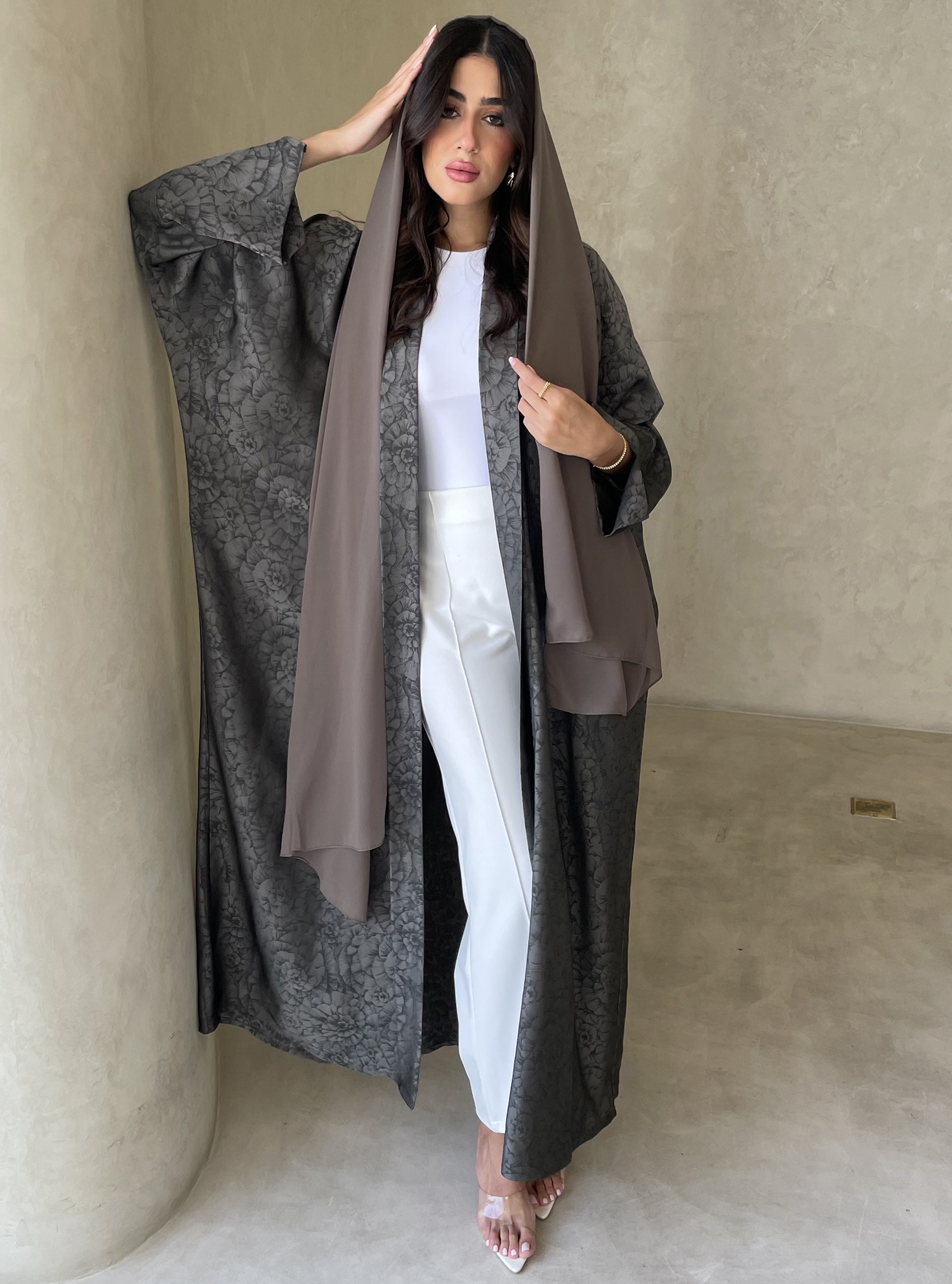 S065 grey Pattern Abaya in Bahraini Bisht style, epitomizes luxury ...