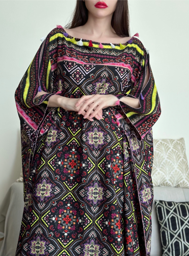 Print kaftan Print kaftan with boat neck and side slits decorated by ...