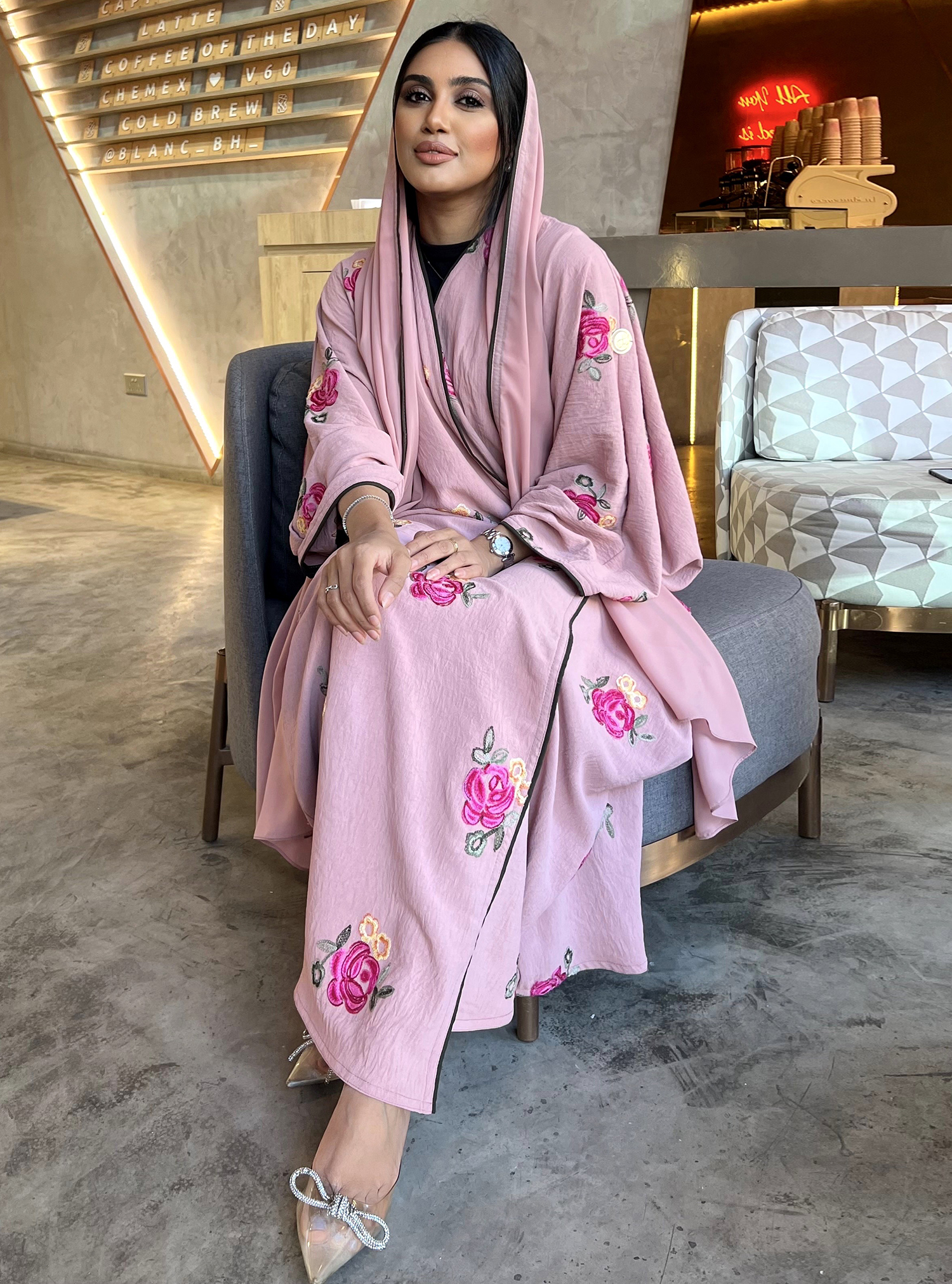 Pink flowers Elegant dusty pink abaya with flower embroidery Abayas ...