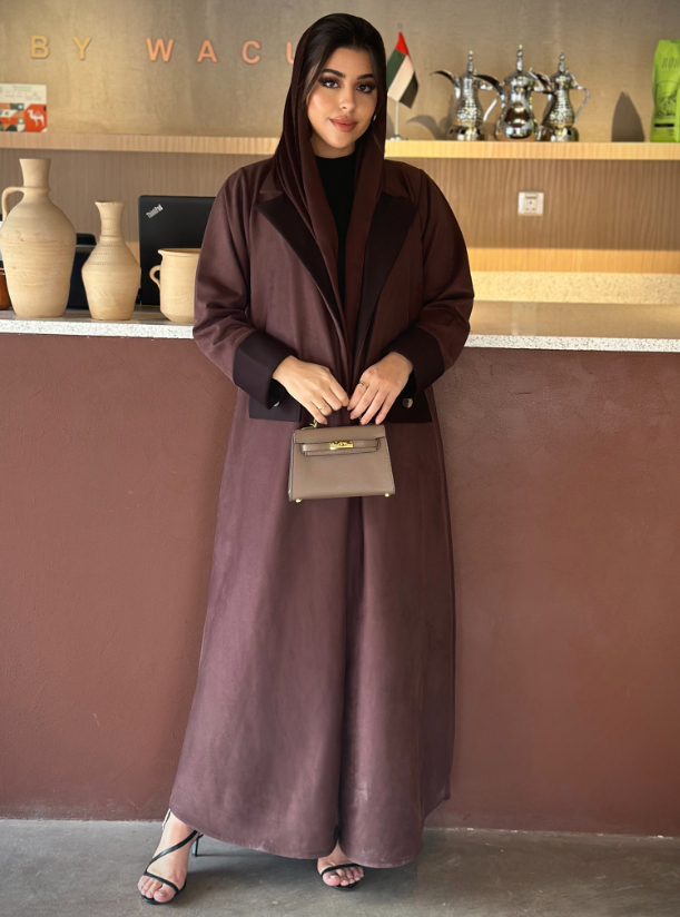 ATD021 Abaya Brown shamwa winter abaya with pockets, contrast collar and sleeve cuffs. Comes ...